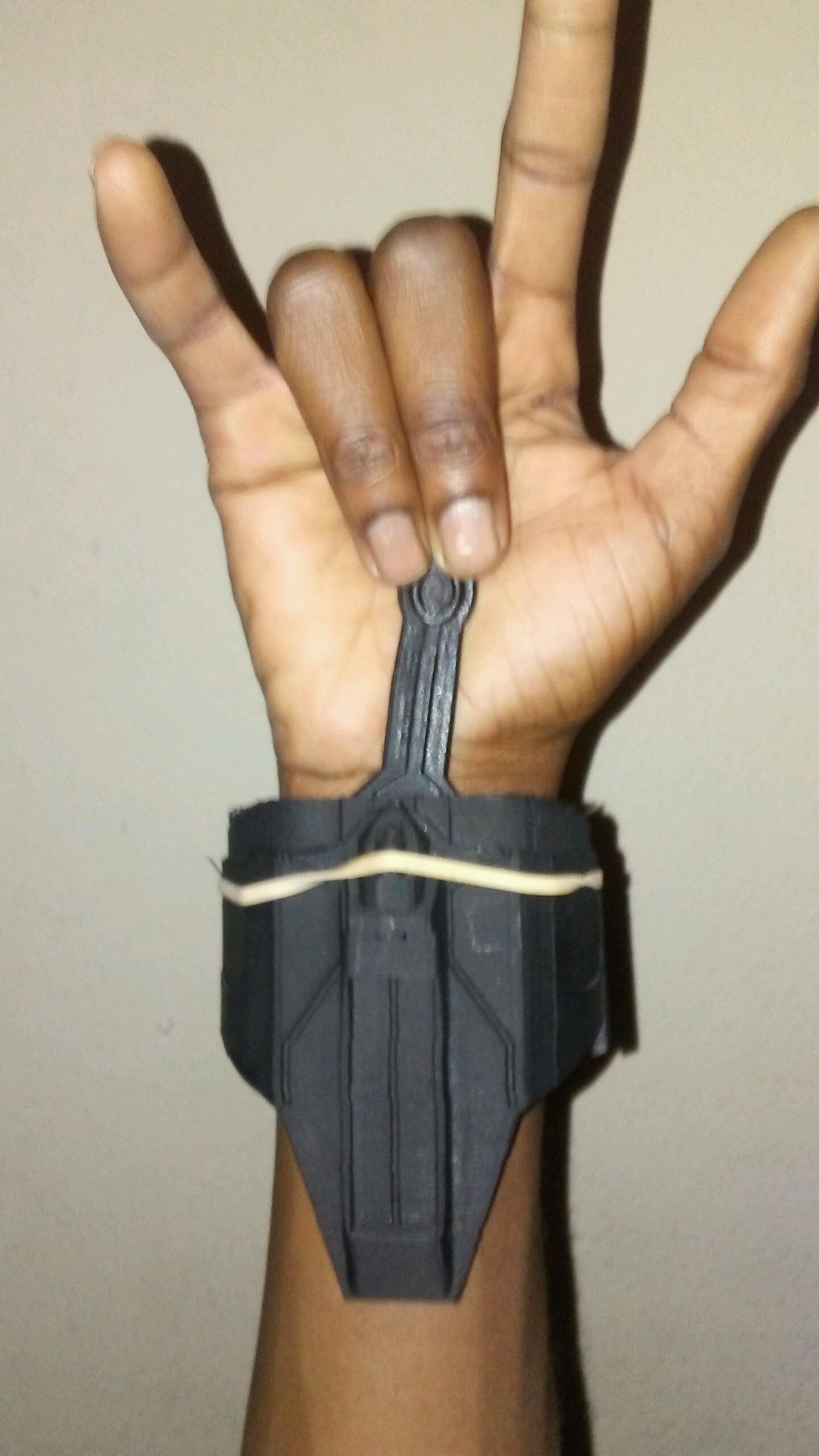 Spiderman Homecoming Web Shooters : 3 Steps - Instructables