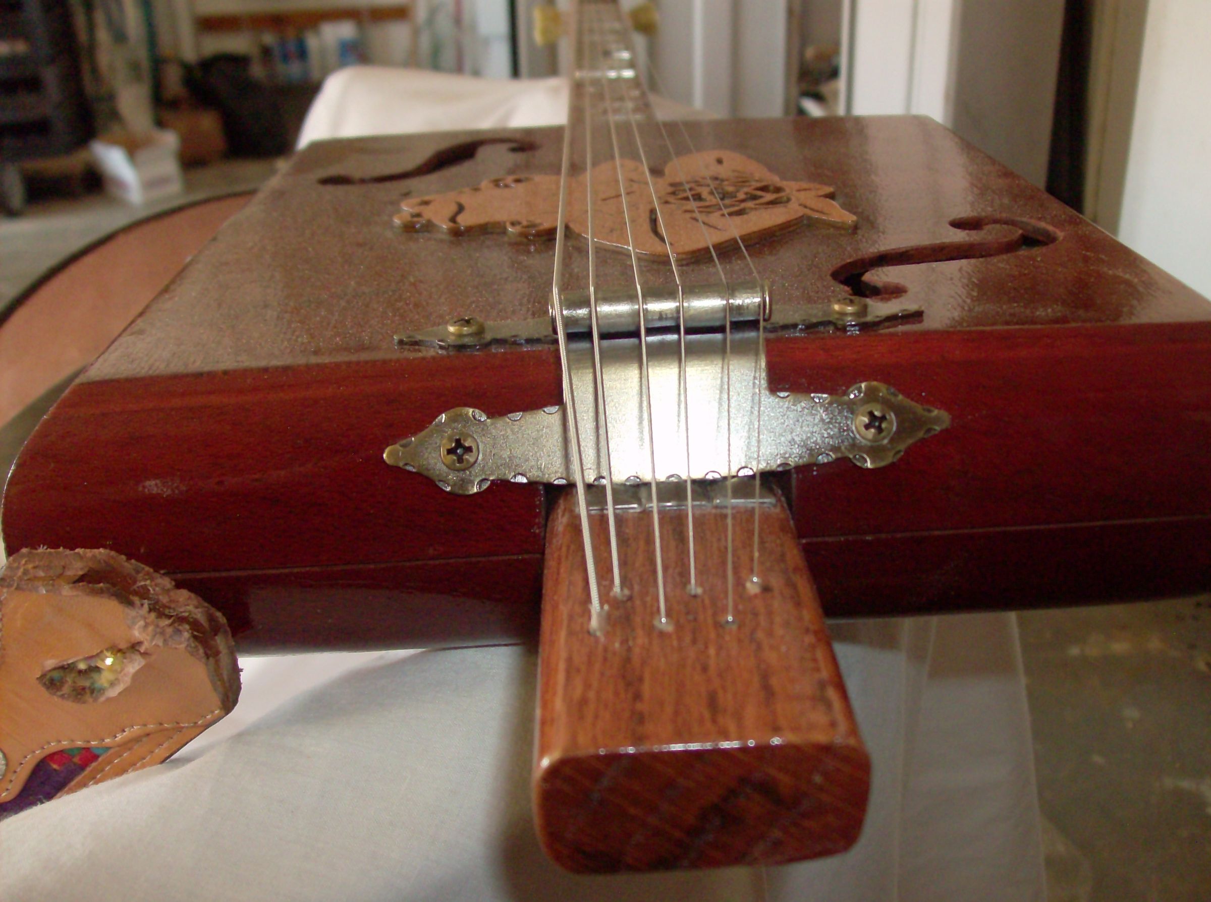 Frog Thumper Cigar Box Guitar - Instructables