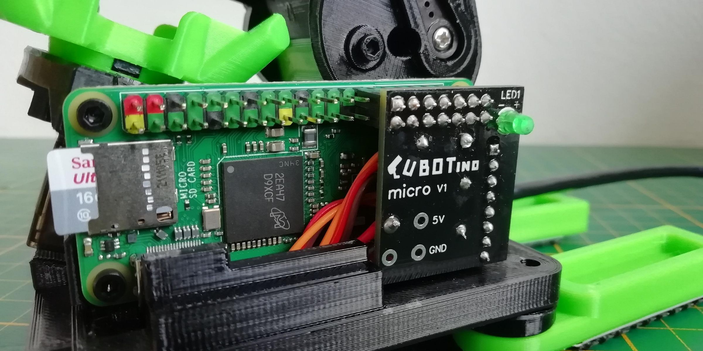 DIY the World's Smallest Rubik's Cube Solver Robot : 13 Steps (with ...
