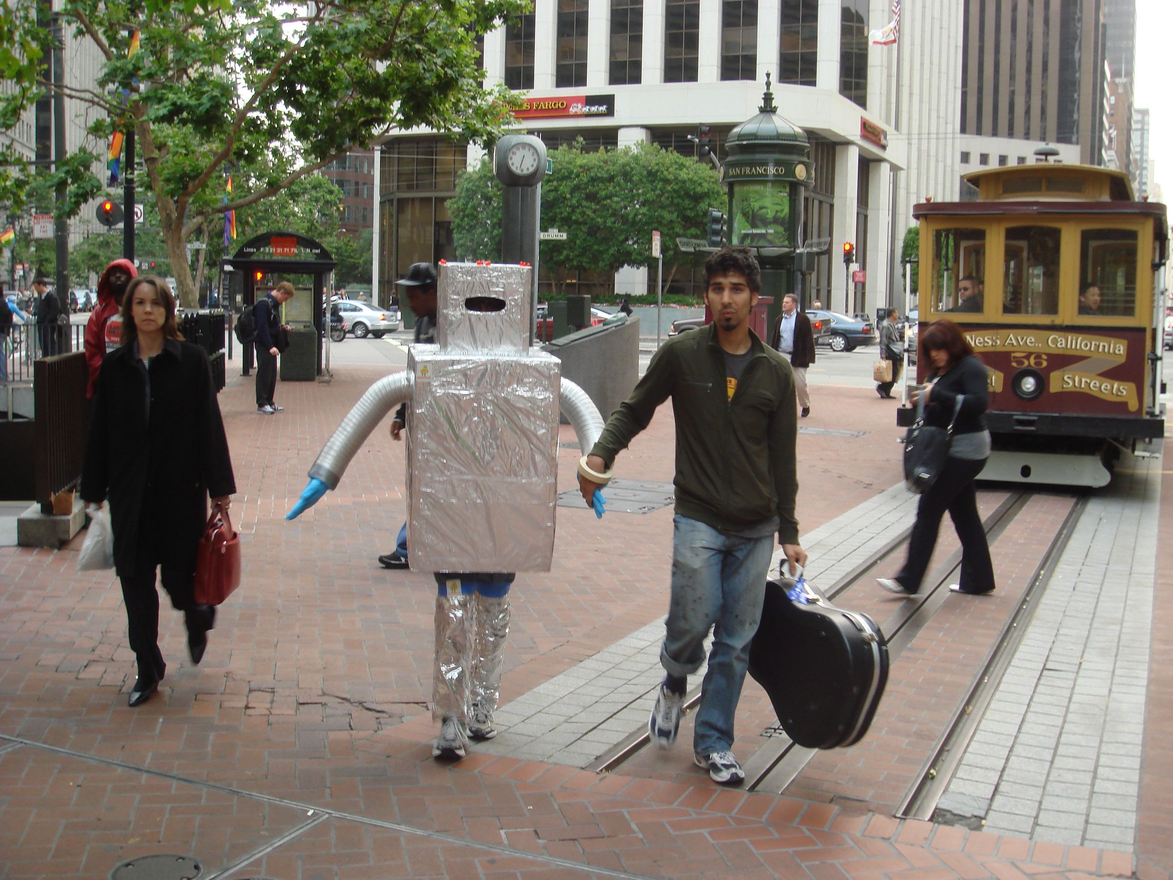 Robot Costume With LEDs : 13 Steps (with Pictures) - Instructables