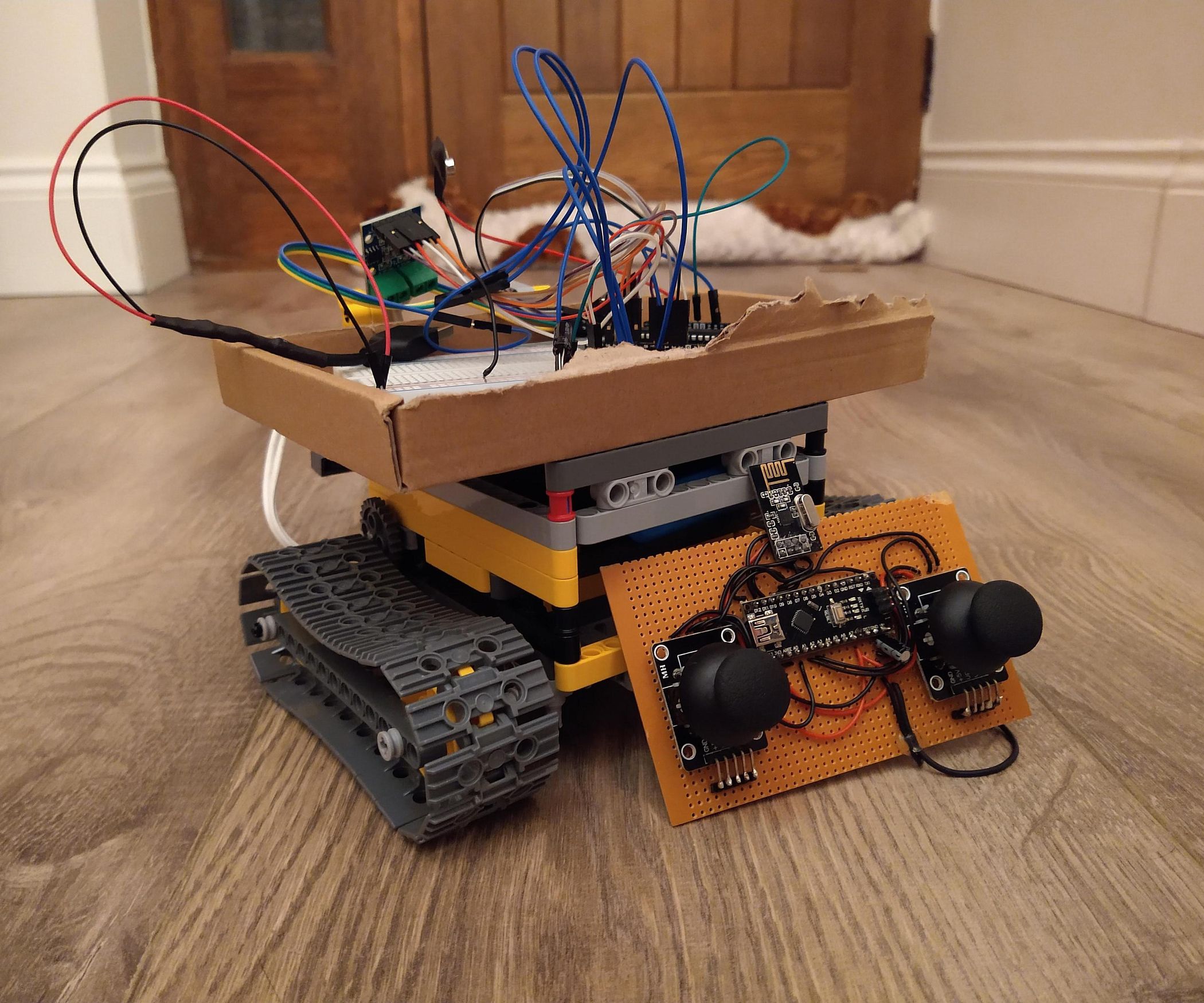 Arduino Controlled LEGO RC Tank and Transmitter : 9 Steps (with ...