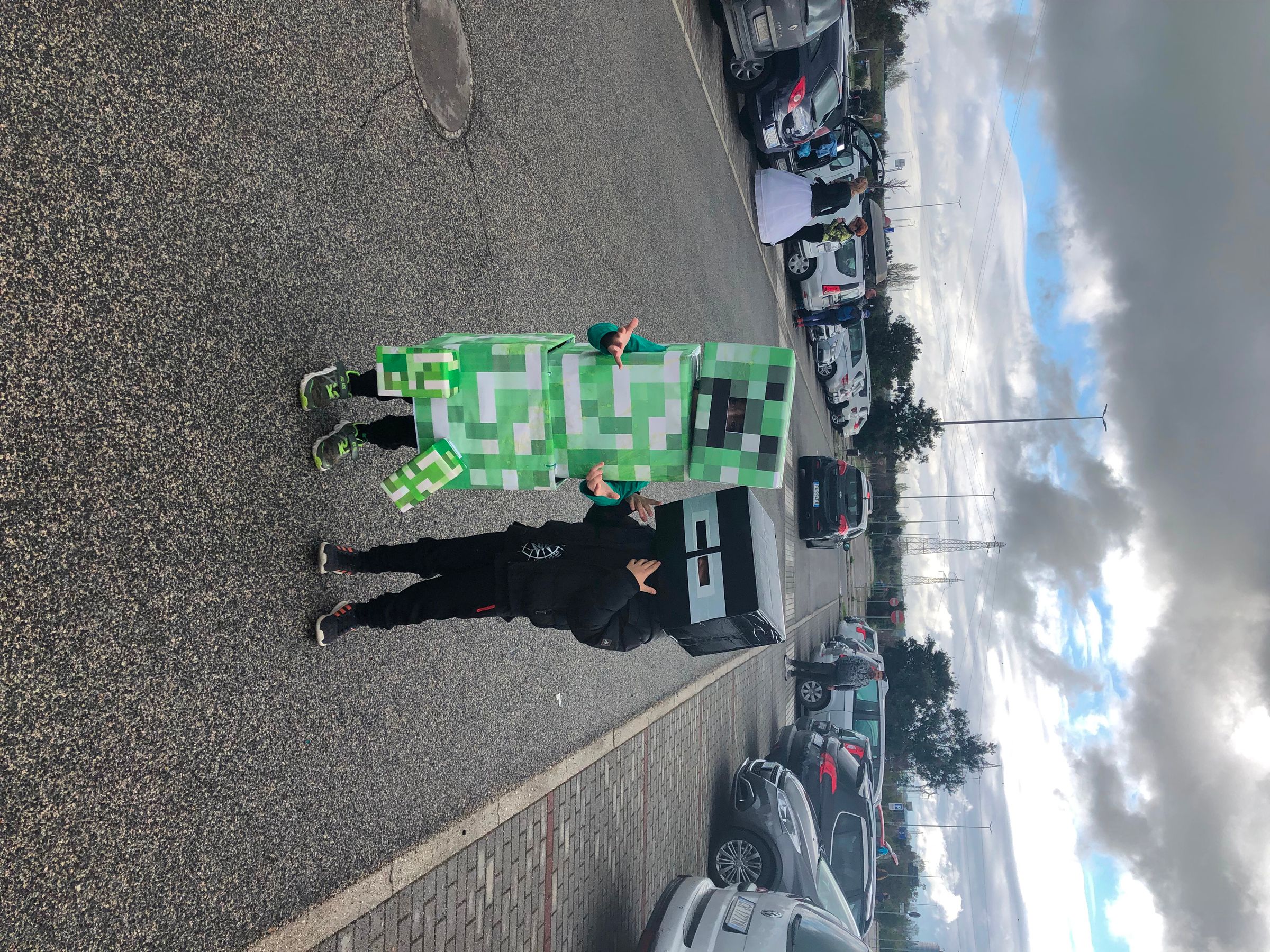 Telescoping Minecraft Creeper Costume : 7 Steps (with Pictures ...
