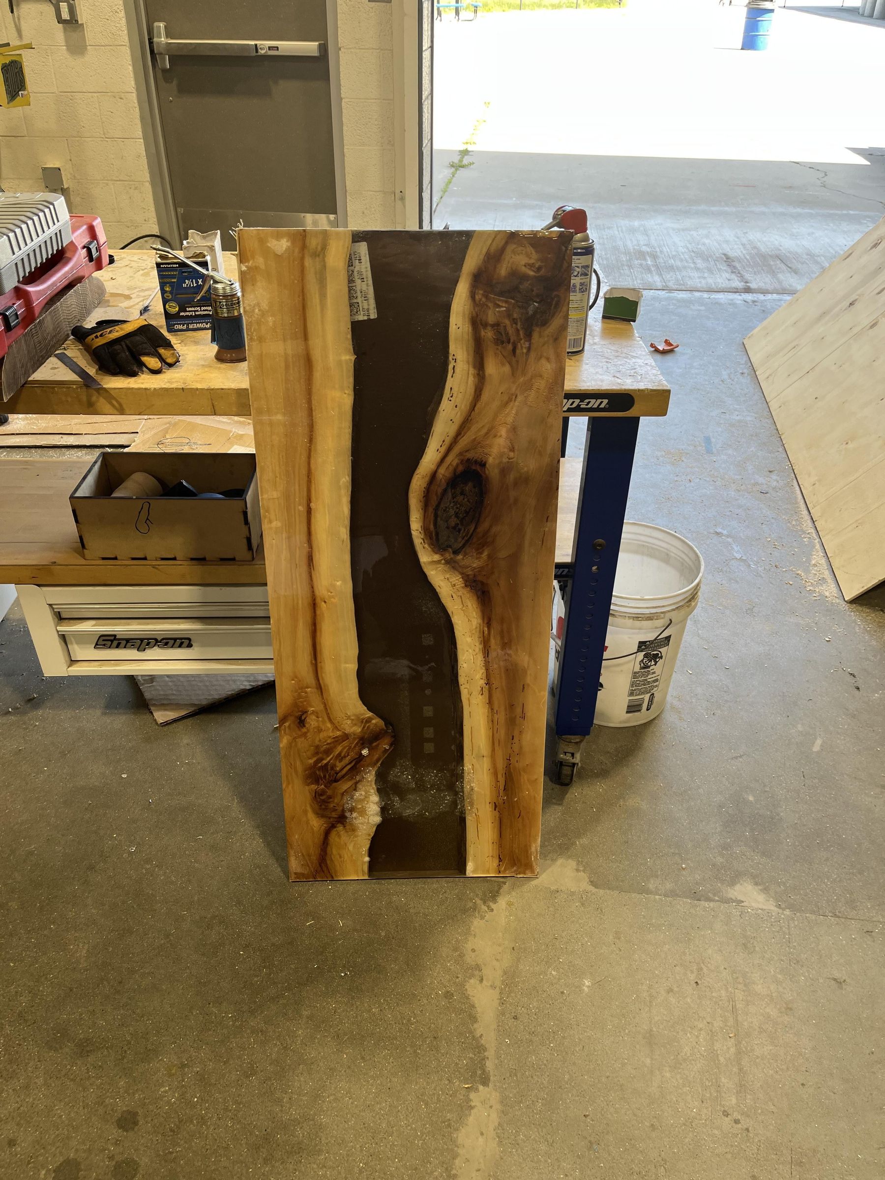 How to Make a Resin Table (River Table Style) : 9 Steps (with Pictures ...