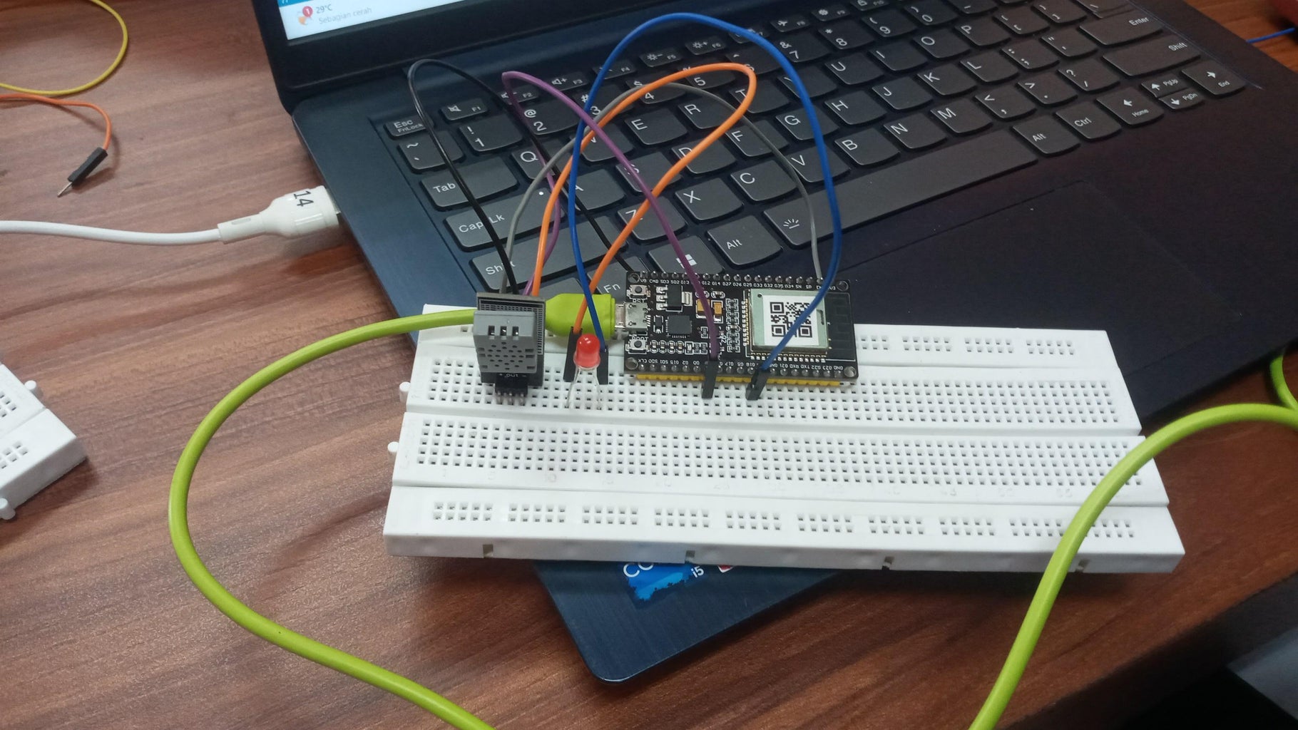 Monitoring Suhu Dan Kelembapan Menggunakan ESP32 Melalui BLYNK : 4 ... Monitoring Suhu Dan Kelembapan Menggunakan ESP32 Melalui BLYNK : 4 ...