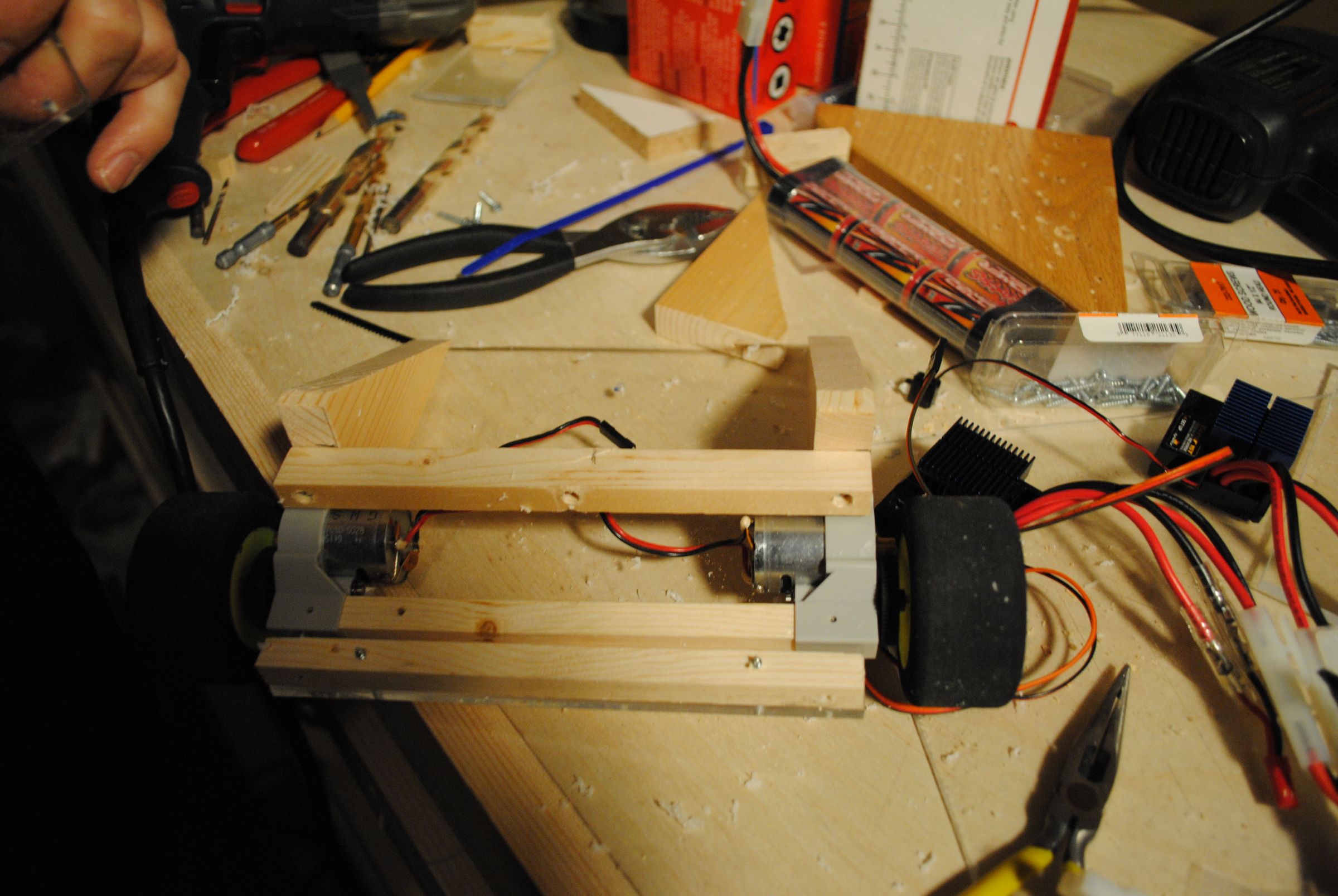 How to Make a Sumo Bot (Science Olympiad 2011 Rules) : 14 Steps (with Pictures) - Instructables