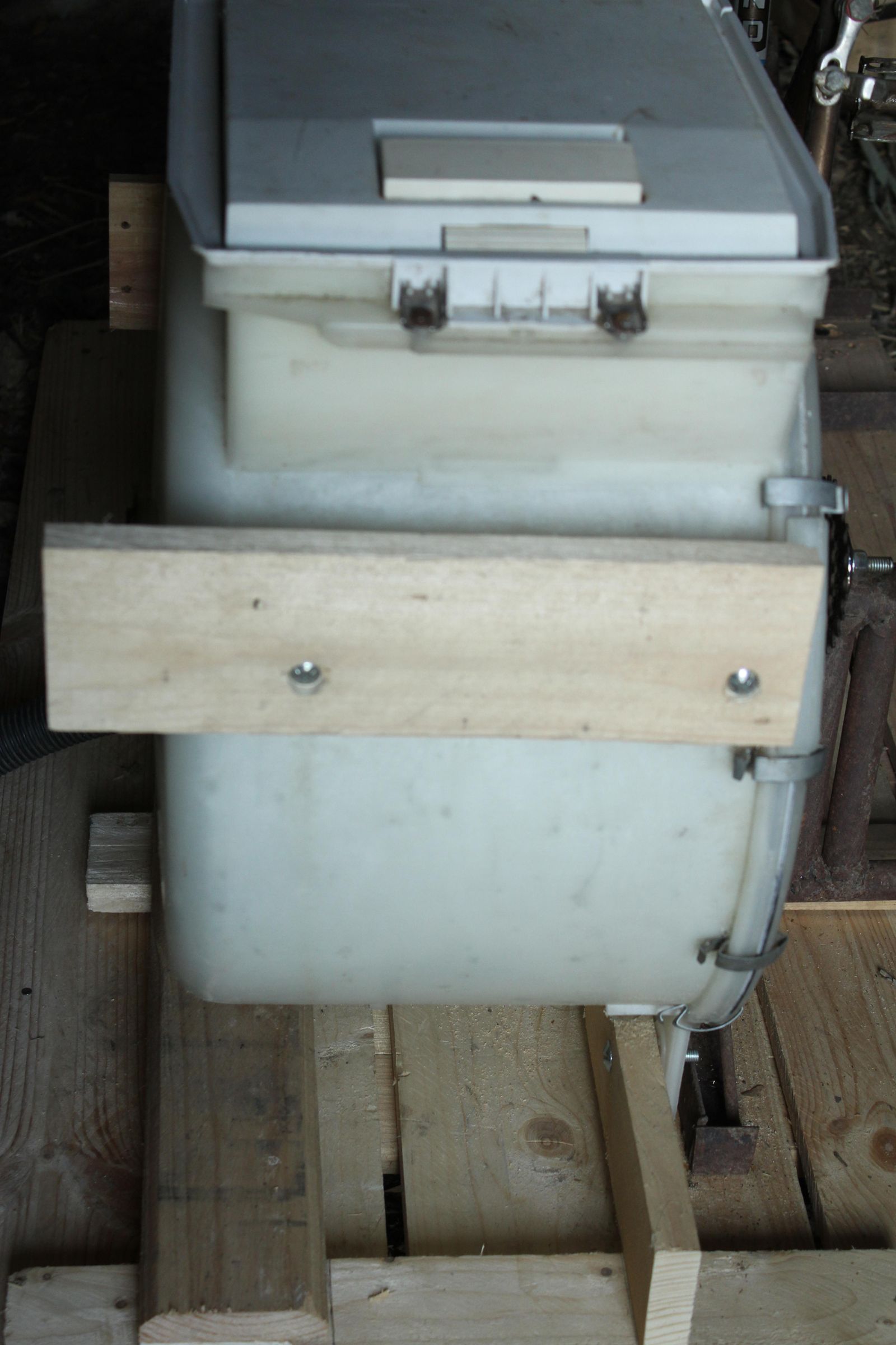Make a Spin Dryer From a Discarded Washing Machine Drum, an Abandoned ...