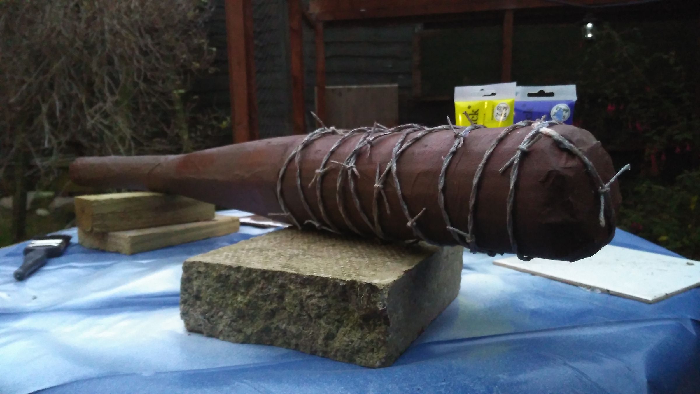Negan's Bat: From Cardboard : 5 Steps (with Pictures) - Instructables
