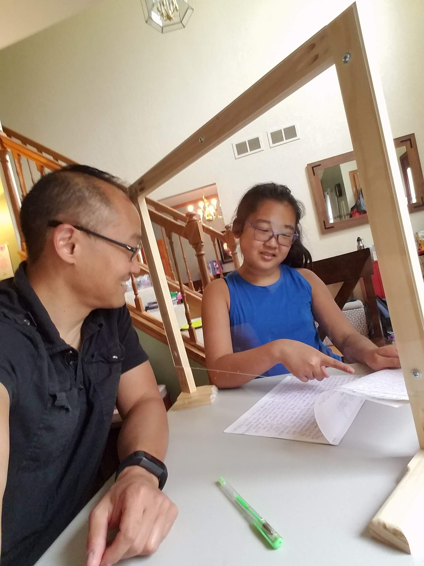 DIY Teacher Desk Shield for Writing Conferences : 7 Steps (with ...