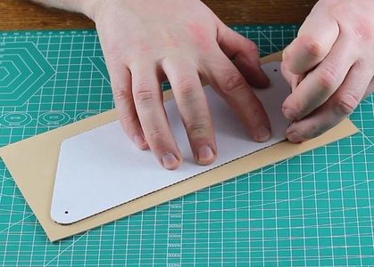 Crafting Leather Coin Wallet | DIY Leatherworking Tutorial : 8 Steps (with Pictures) - Instructables