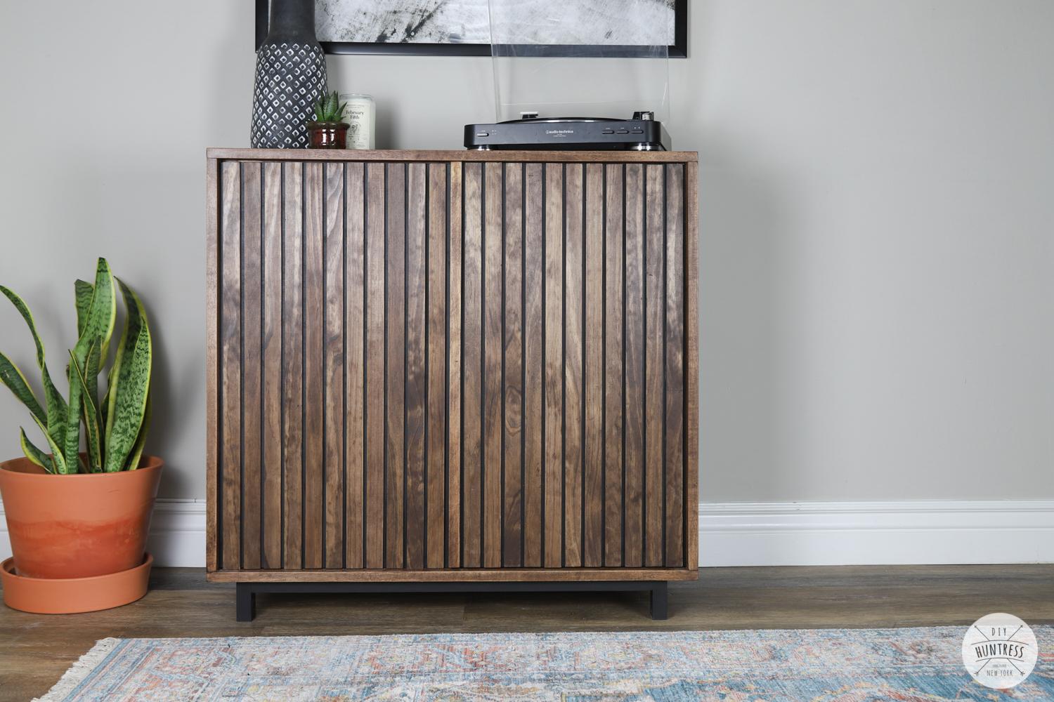 Slatted cupboard store