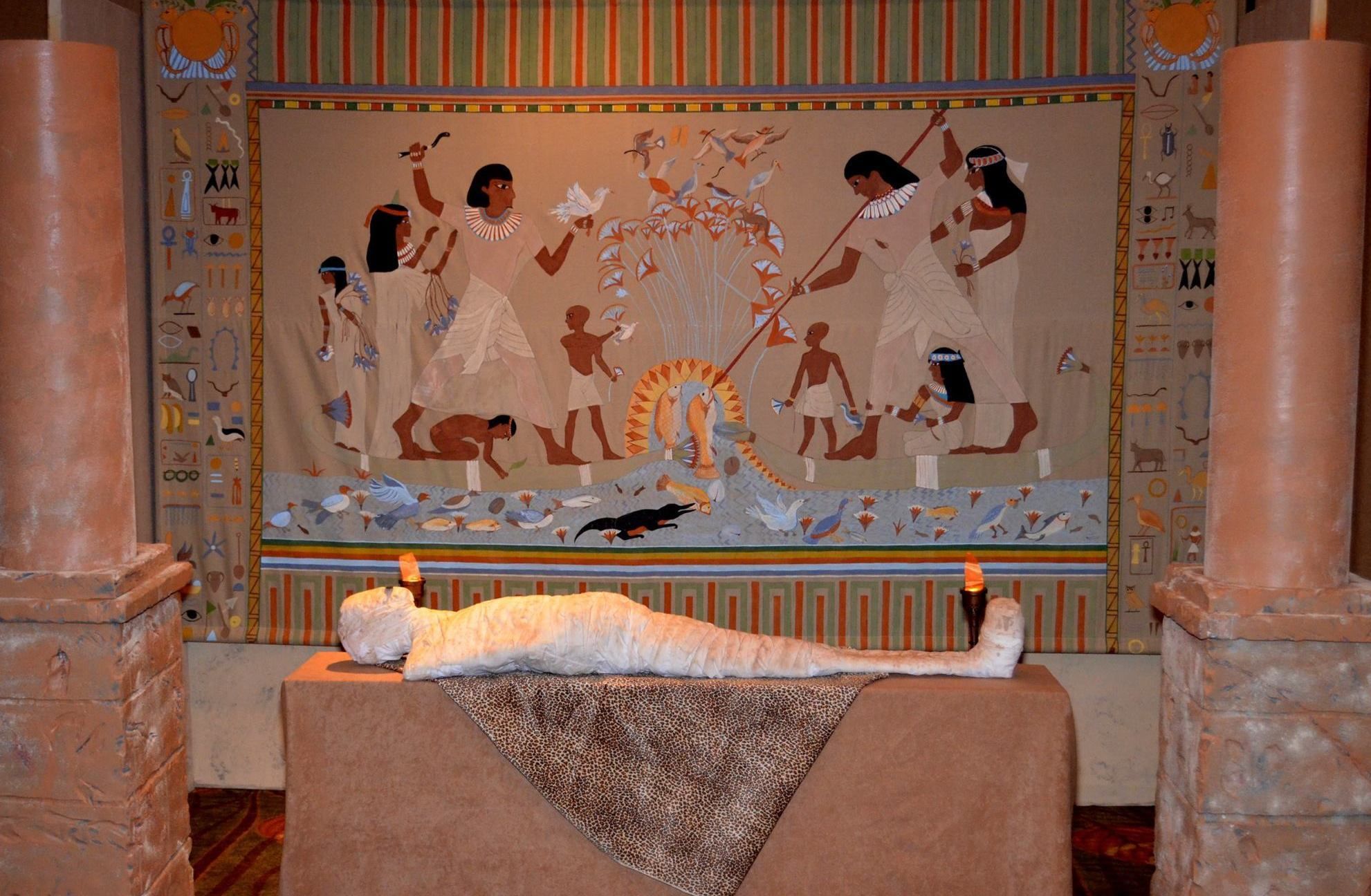 Egyptian Mummy's Tomb - Photo Booth Vignette : 8 Steps (with Pictures ...