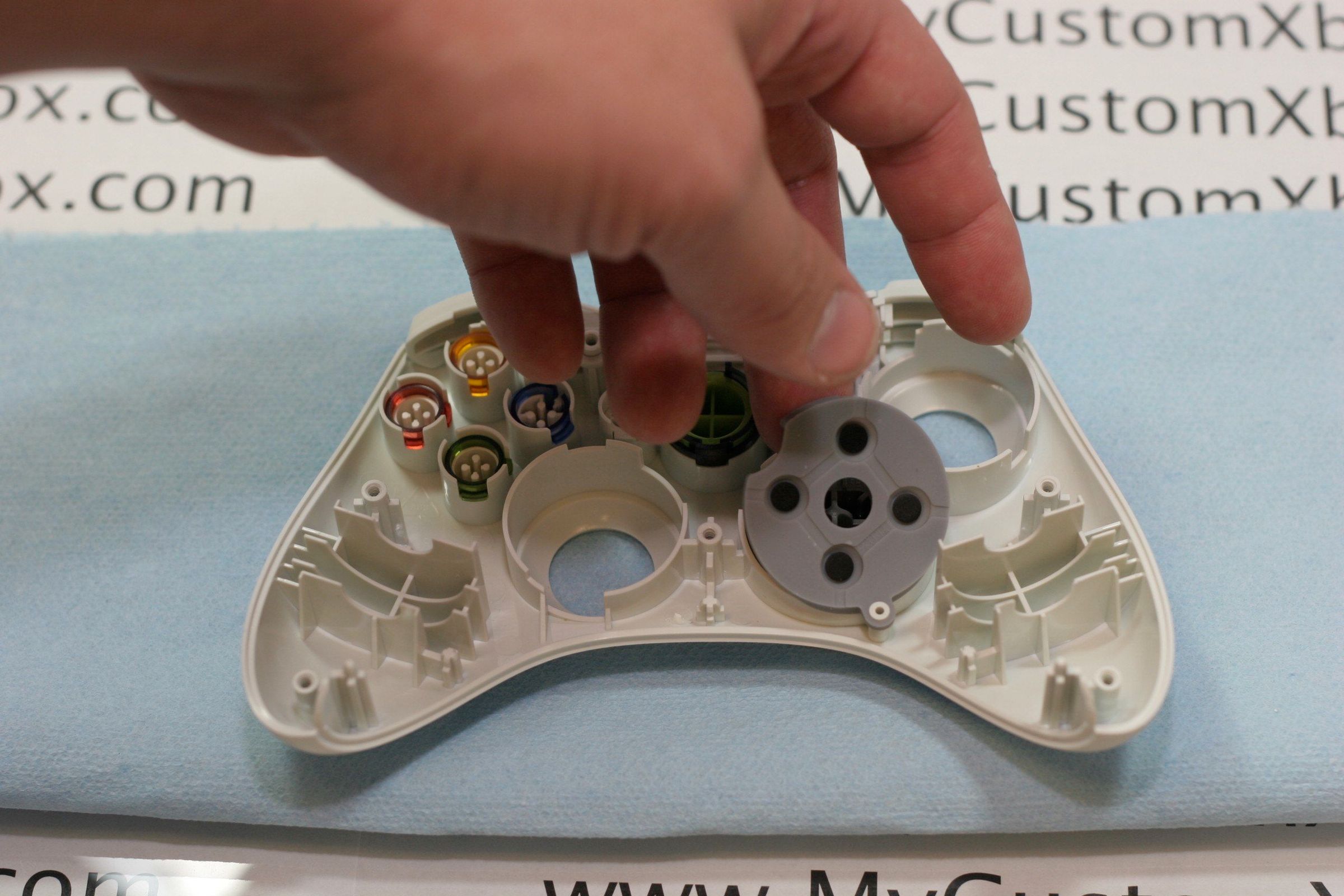 How to Disassemble an Xbox 360 Wireless Controller : 18 Steps ...