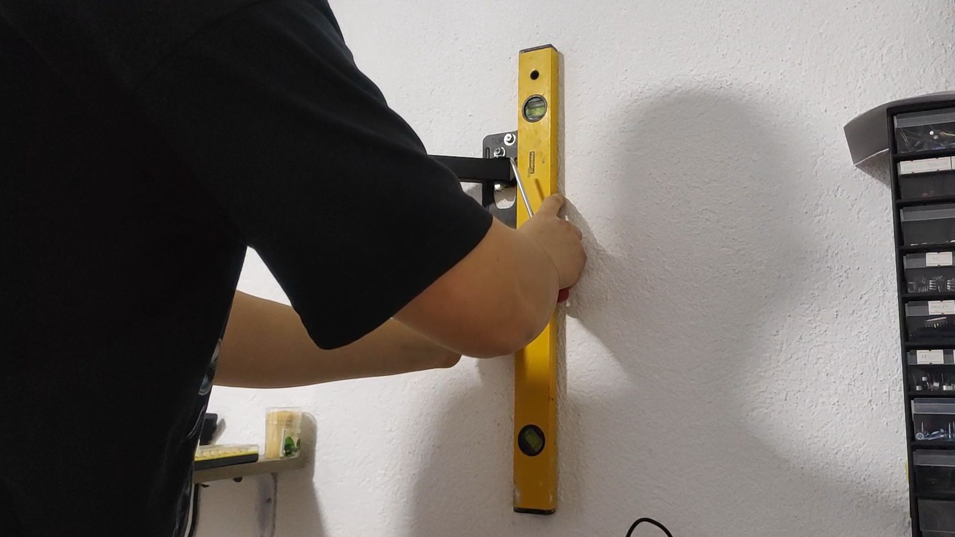 Mount a TV/monitor on the Wall : 7 Steps - Instructables