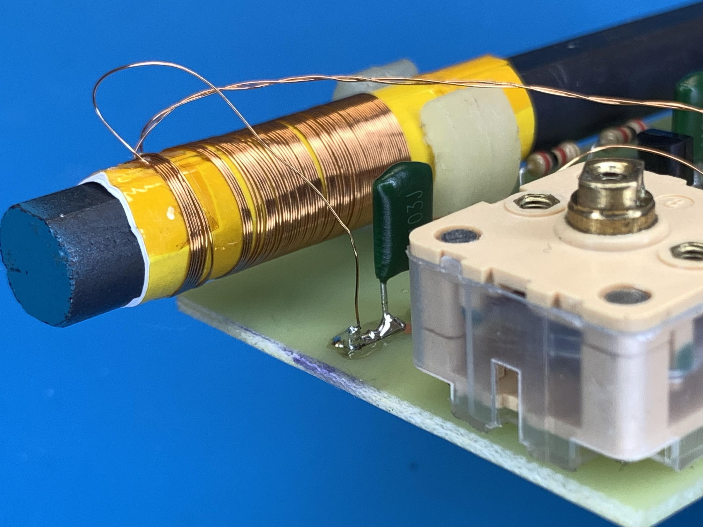 Make a Simple AM Radio : 4 Steps - Instructables