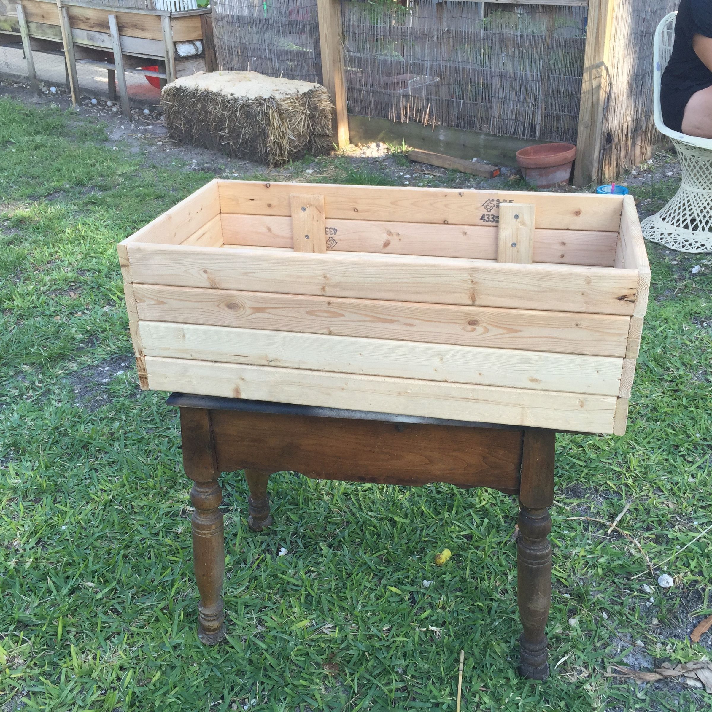 My $10 Reclaimed Climbing Vine Planter Box! : 3 Steps (with Pictures ...
