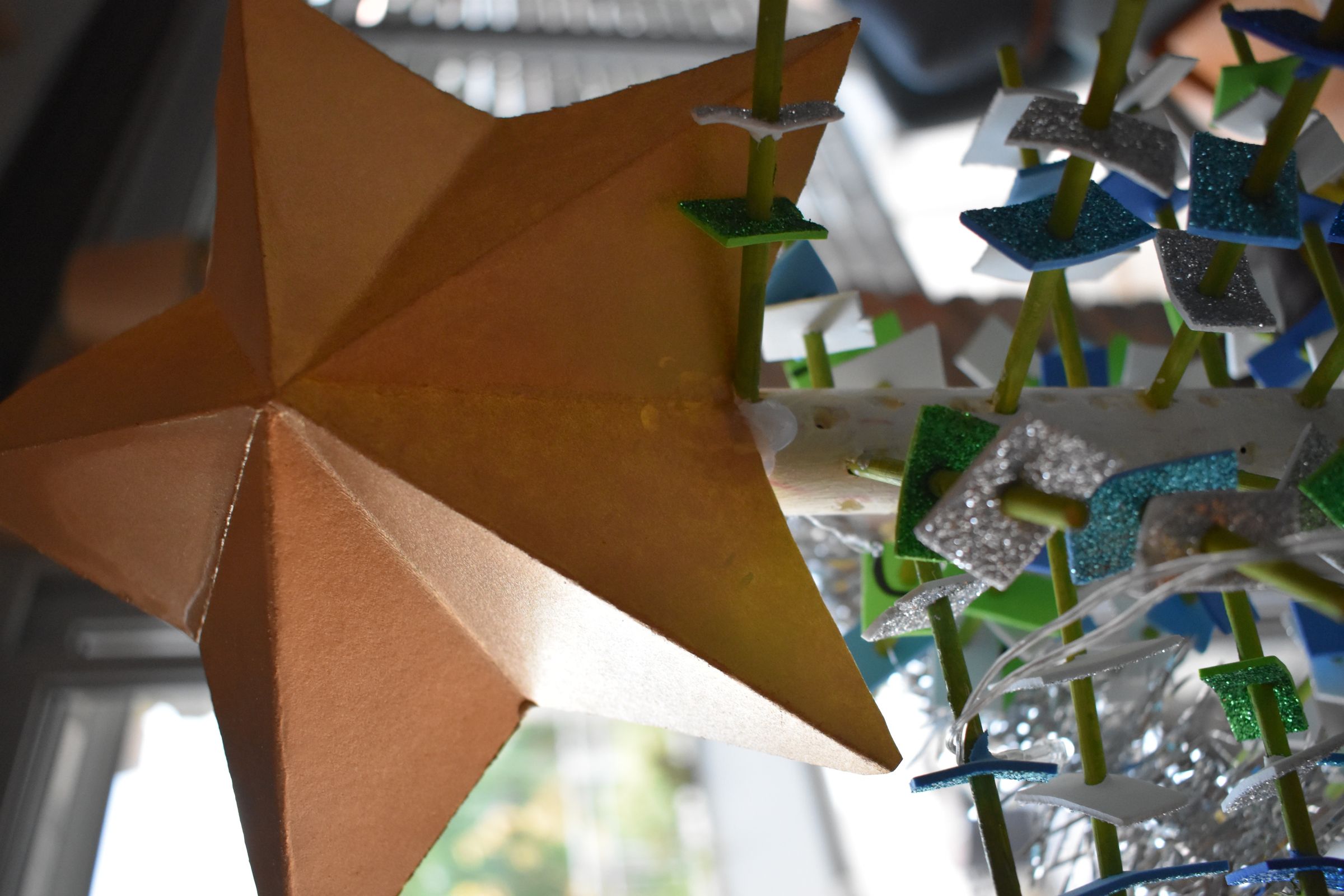 Improvised Christmas Tree : 13 Steps (with Pictures) - Instructables