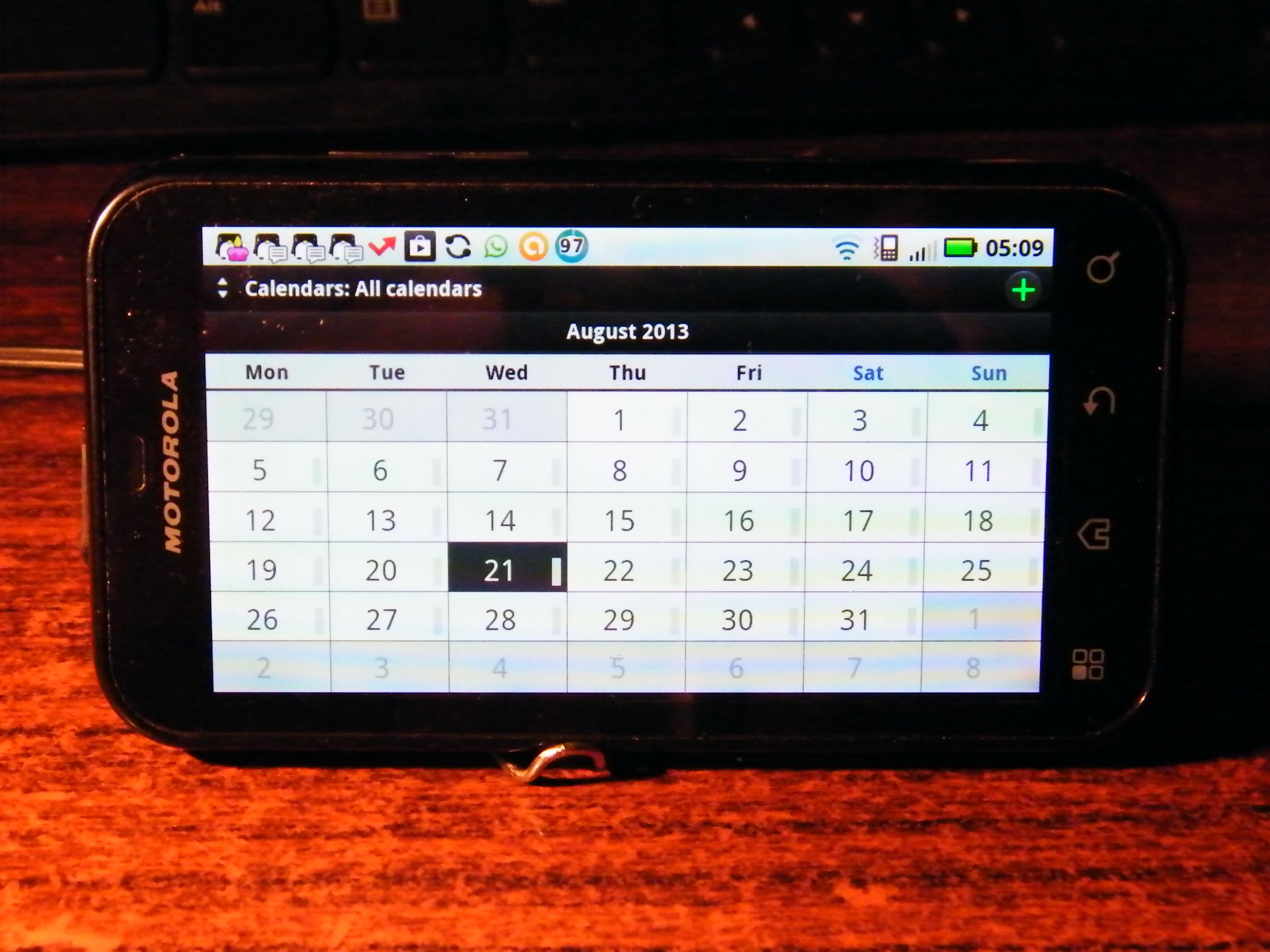 DIY Phone Stand - Paper Clip Mobile Phone Stand - 2min, $0 Project : 5 ...
