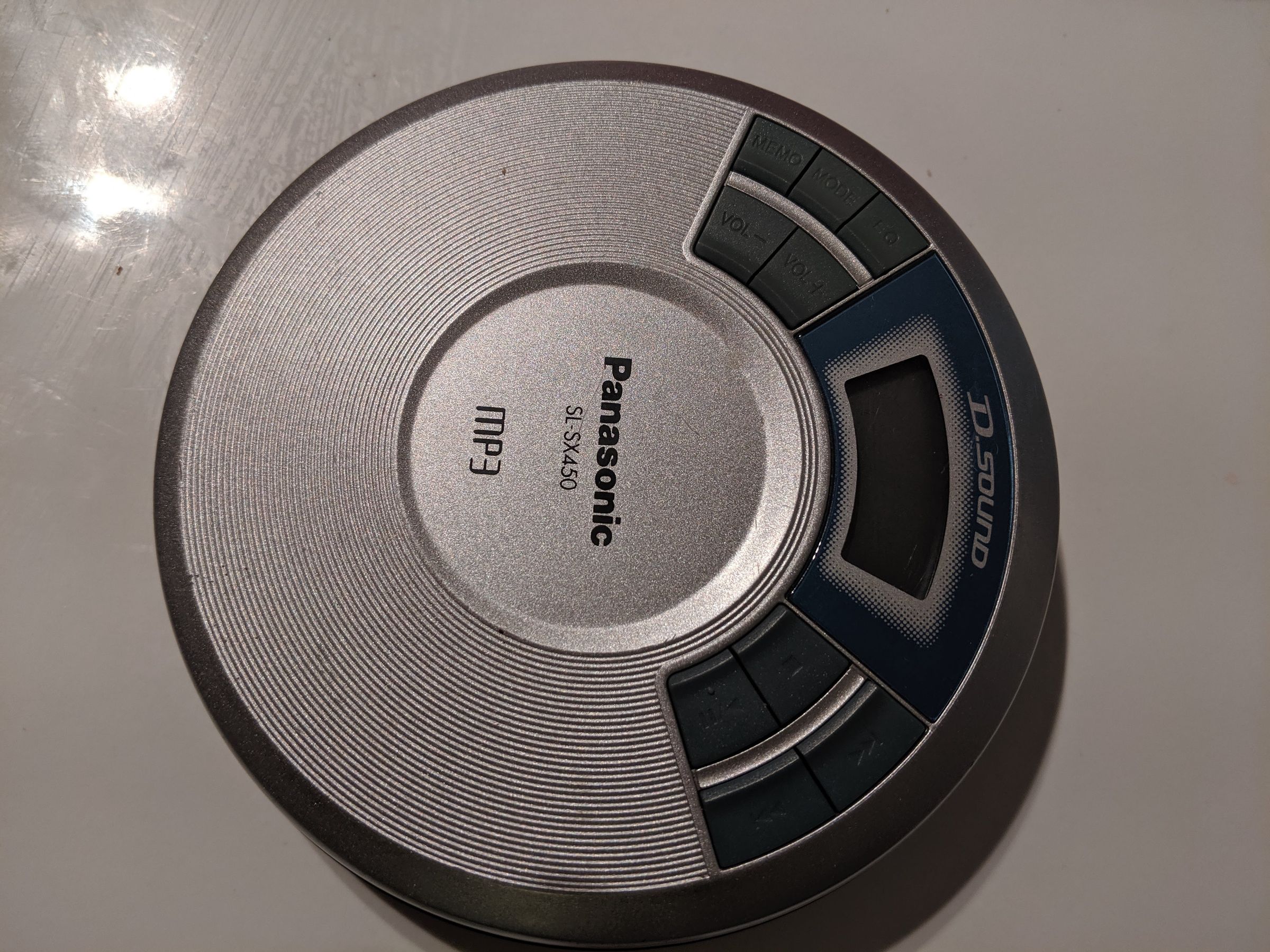 Spin Art - Discman Upcycle : 6 Steps - Instructables