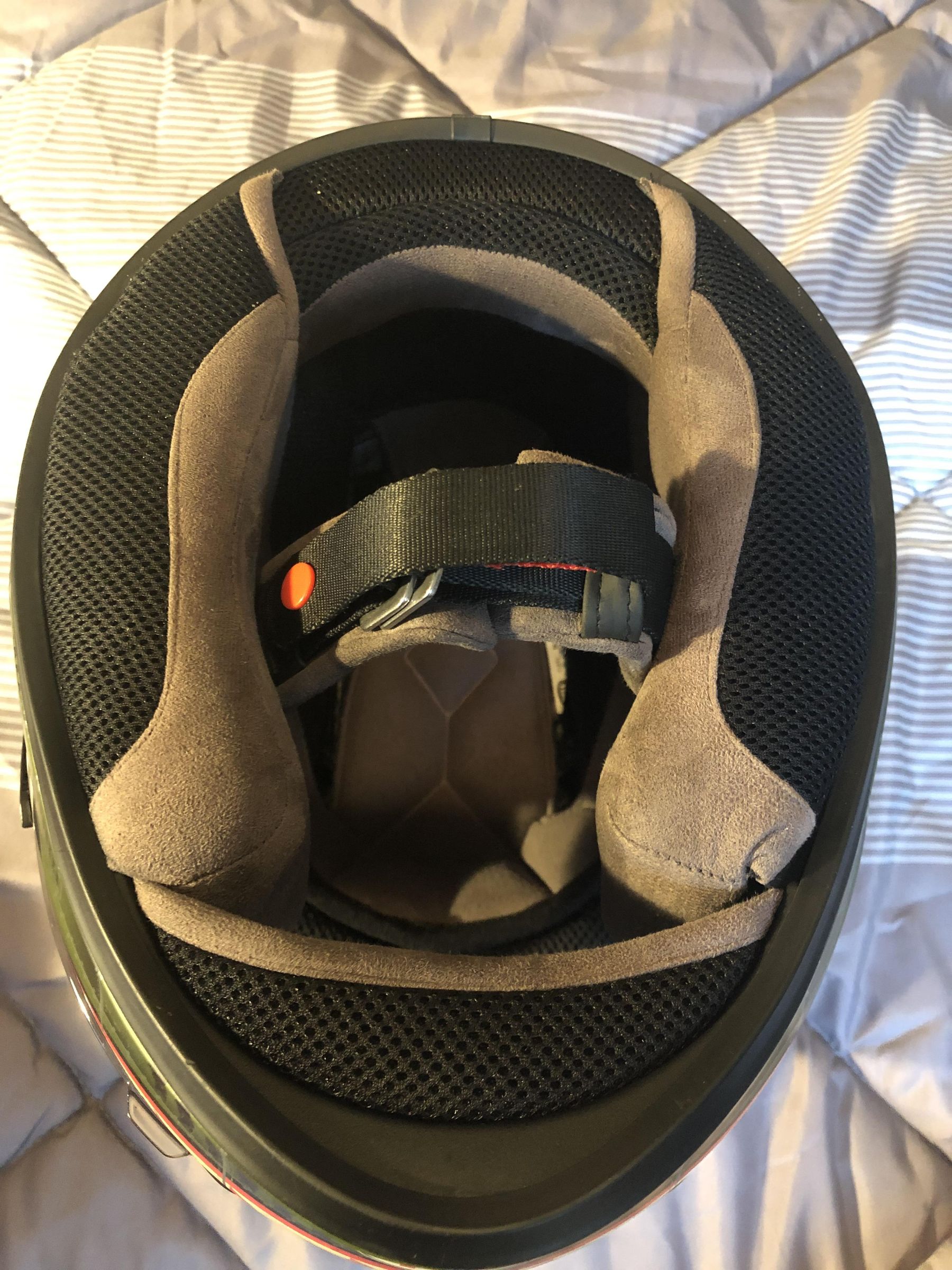 How to Properly Put on a Motorcycle Helmet : 5 Steps - Instructables