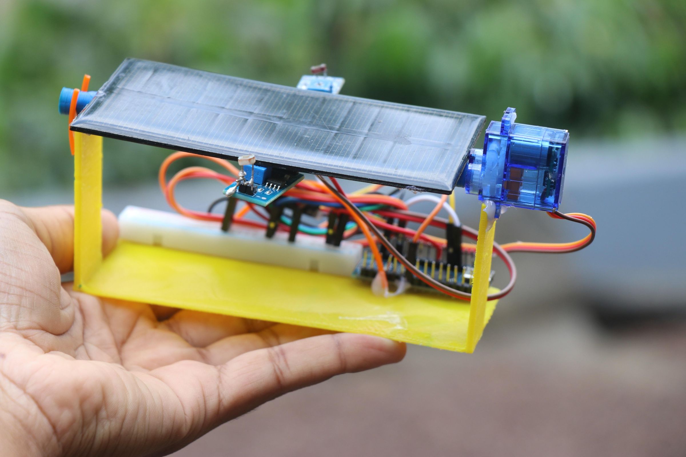 Automatic Solar Tracker Using 3D Printed Parts and Arduino : 5 Steps ...