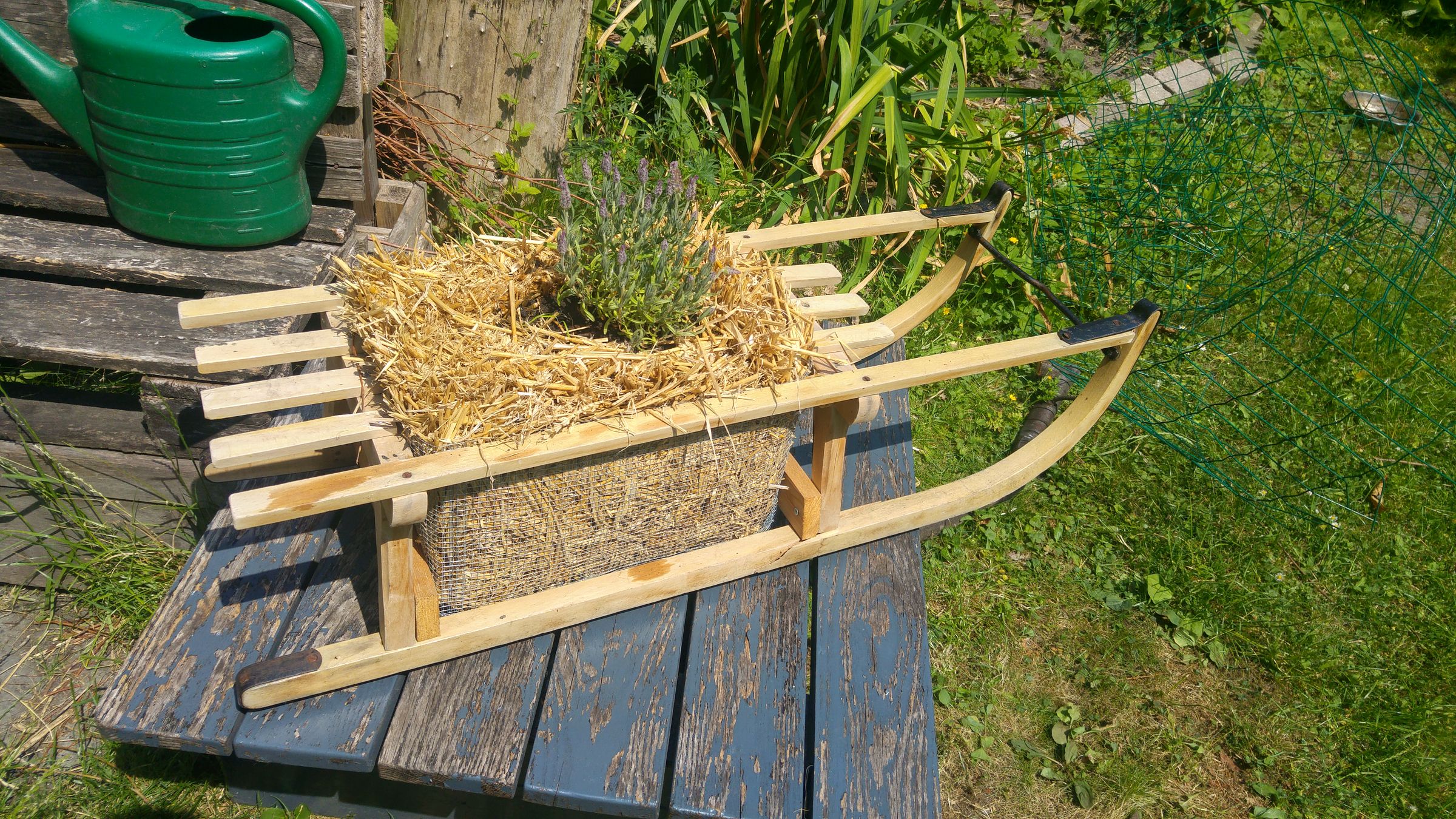 Sledge Straw Bale Plant Box : 6 Steps (with Pictures) - Instructables