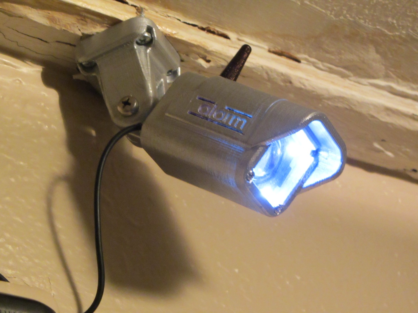 Security Camera Dummy : 5 Steps - Instructables