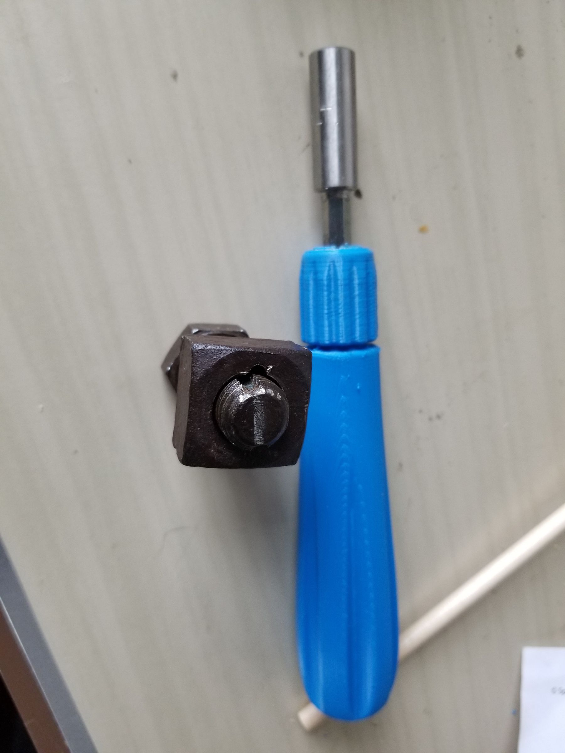 Improvised Tap and Dye From Salvaged Bolt and Nut. : 3 Steps ...