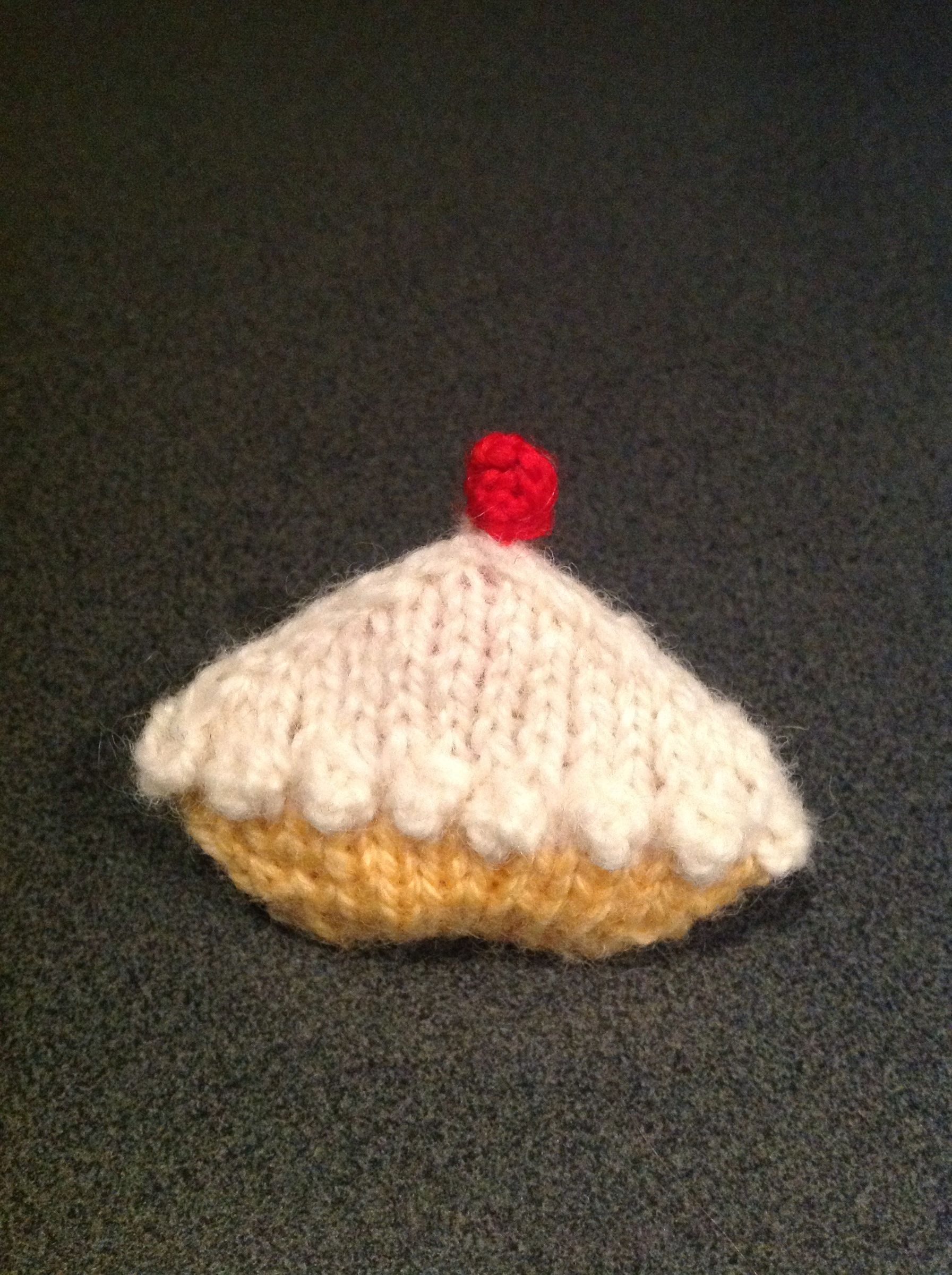 Knitted Pie Brooch : 4 Steps - Instructables