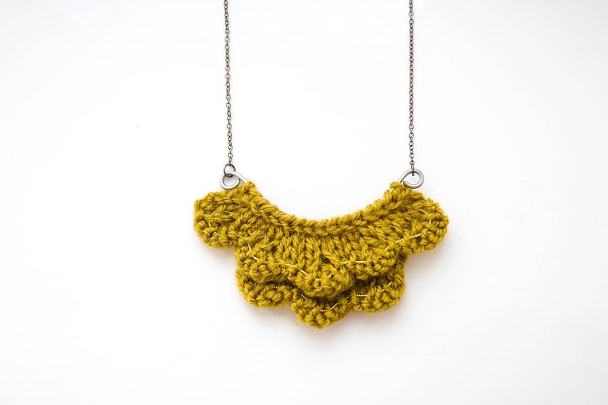 DIY Knitted Necklaces | 2 X Pretty Patterns With Metallic Details : 14 ...