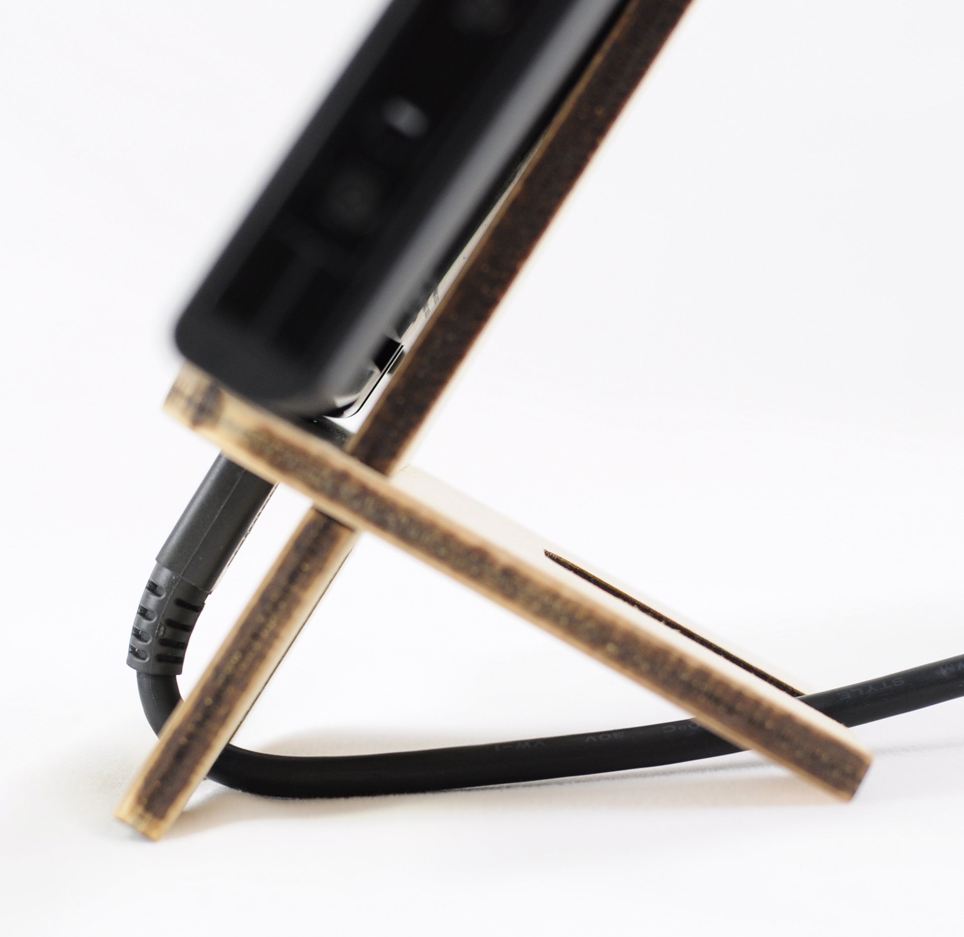 Nintendo Switch Royal Plywood Stand - Instructables