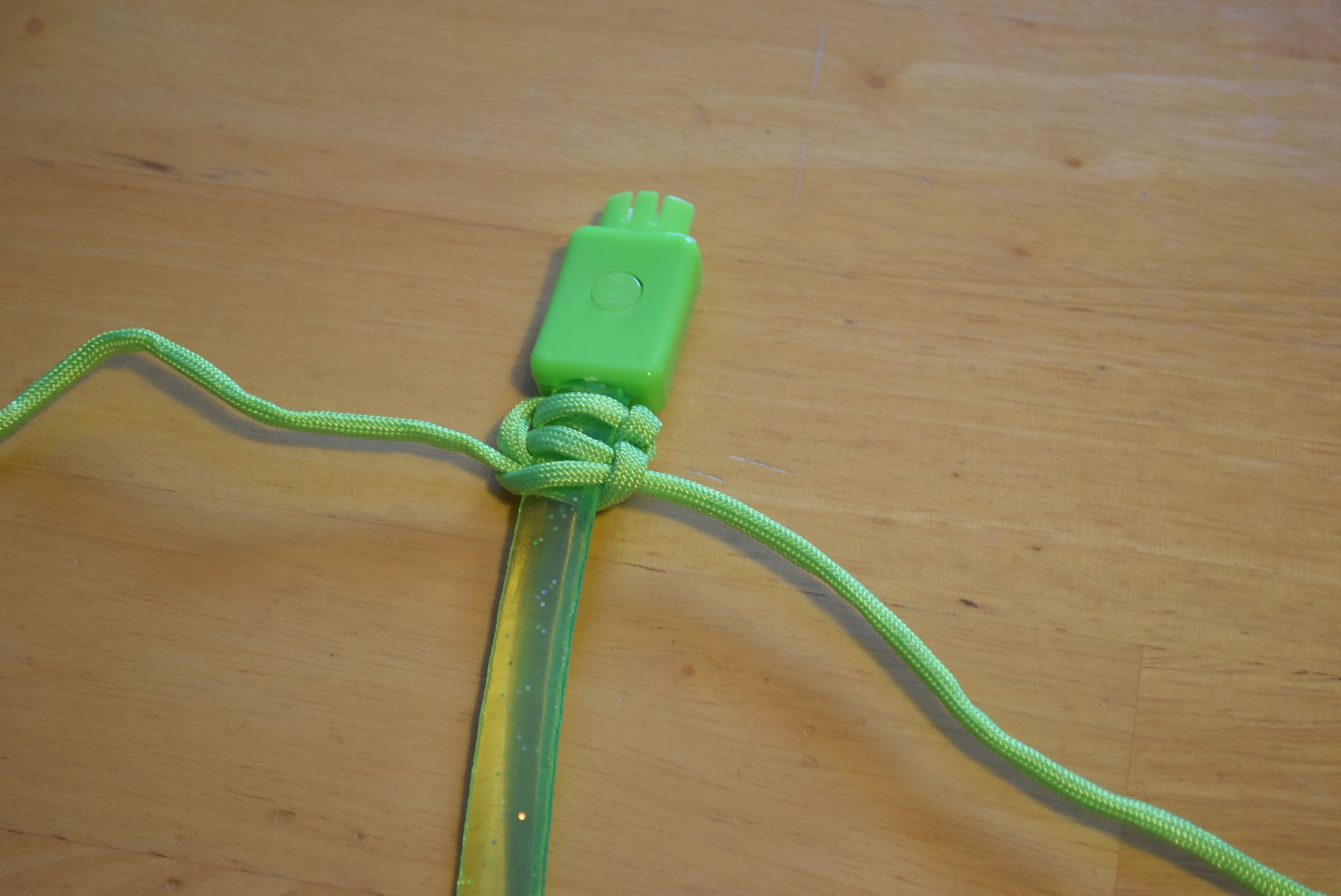 How to Make a Flashing LED Paracord Bracelet : 7 Steps (with Pictures ...