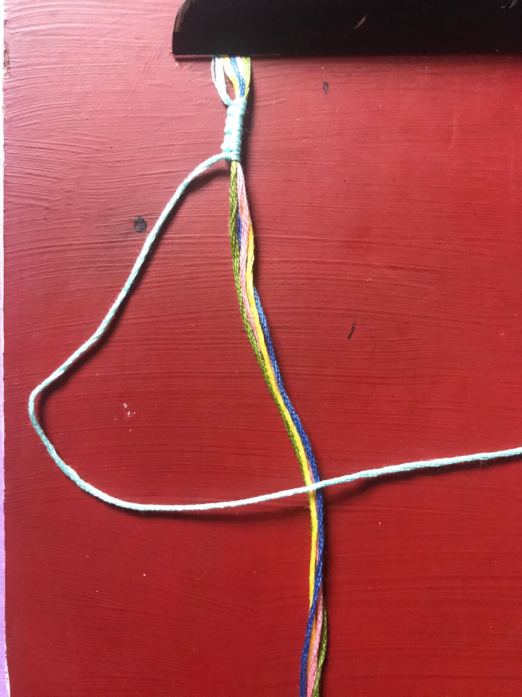 Friendship Bracelet With Teardrop Loop and Triangle Ending : 7 Steps - Instructables