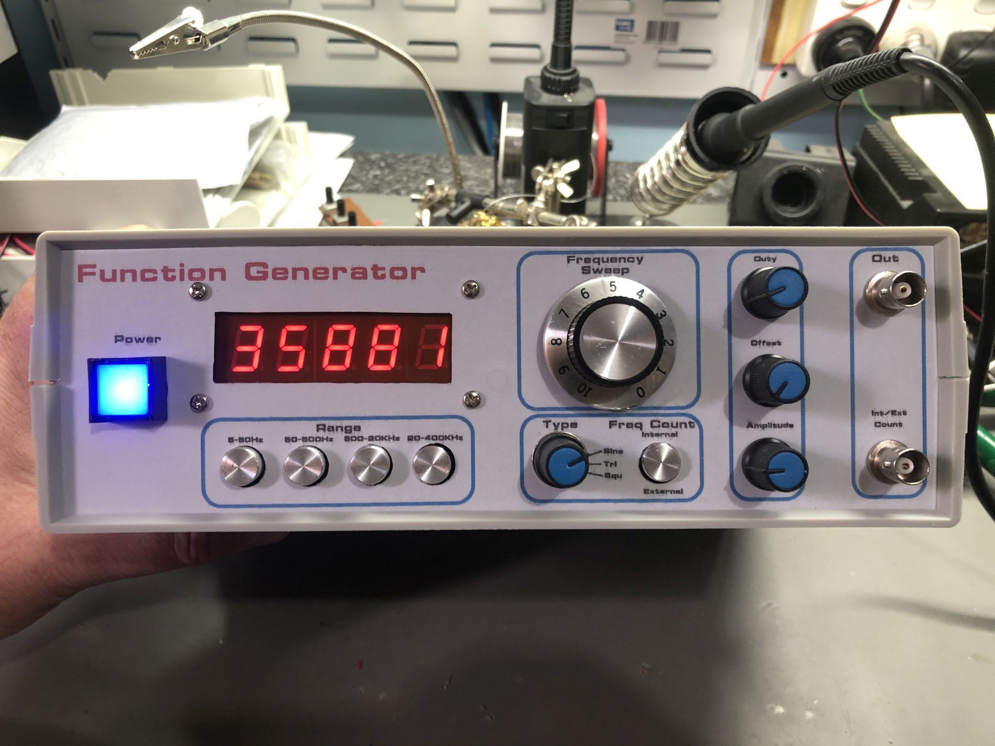 Build This 5Hz to 400KHz LED Sweep Signal Generator From Kits : 8 Steps ...