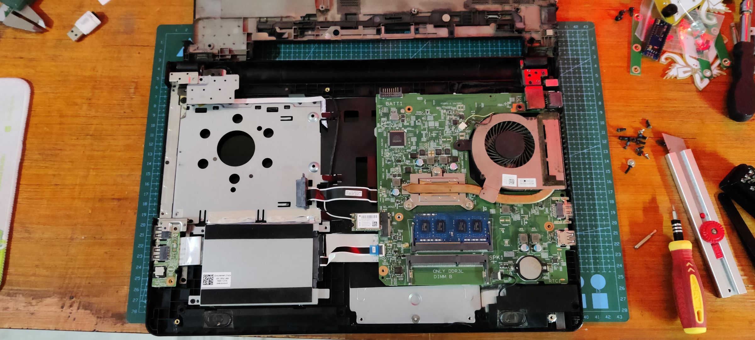 CyberDesk Ultra Pro Max : 20 Steps (with Pictures) - Instructables