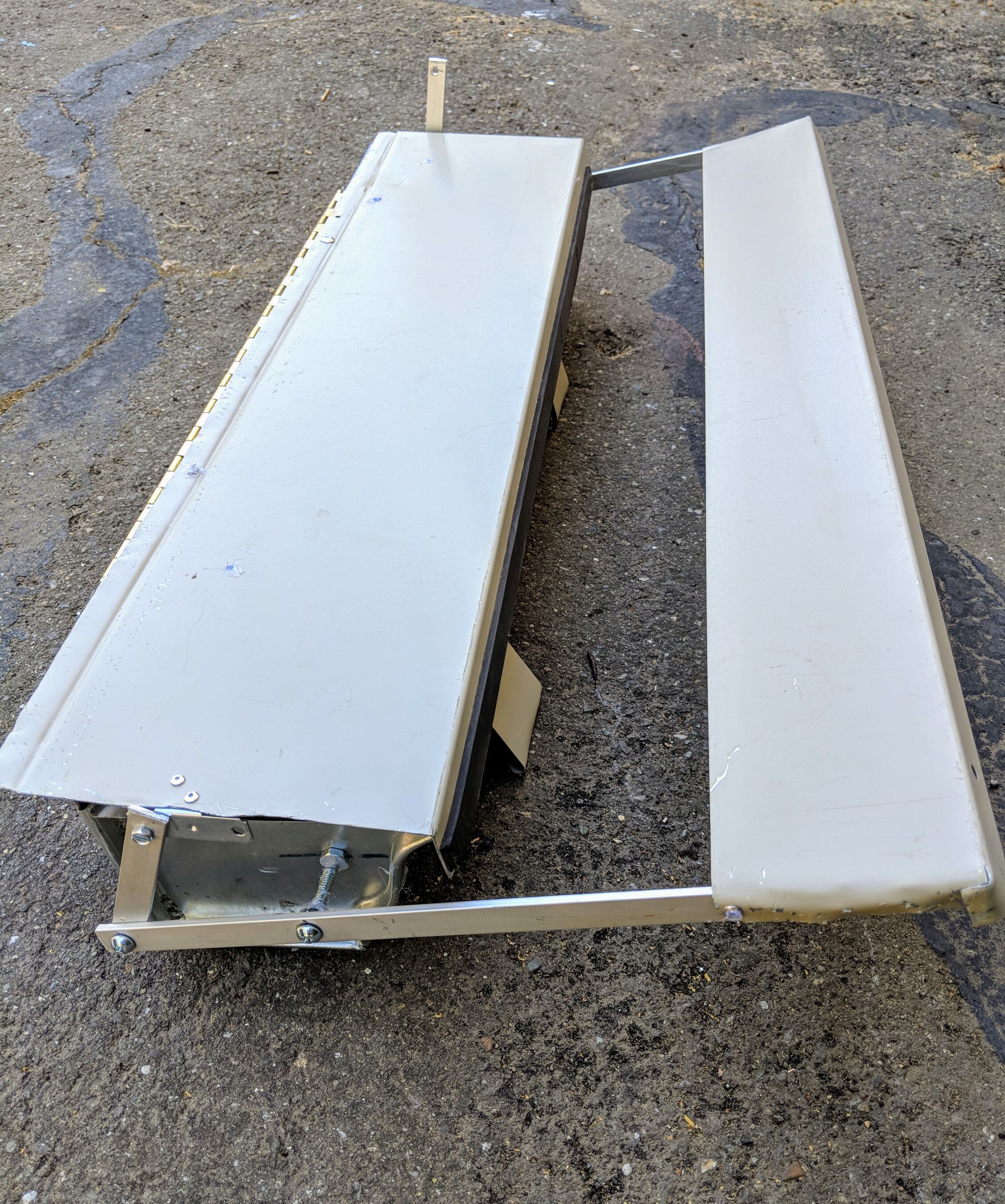 Automatic Chicken Feeder With Upcycled Gutter & Metal Pieces : 14 Steps ...