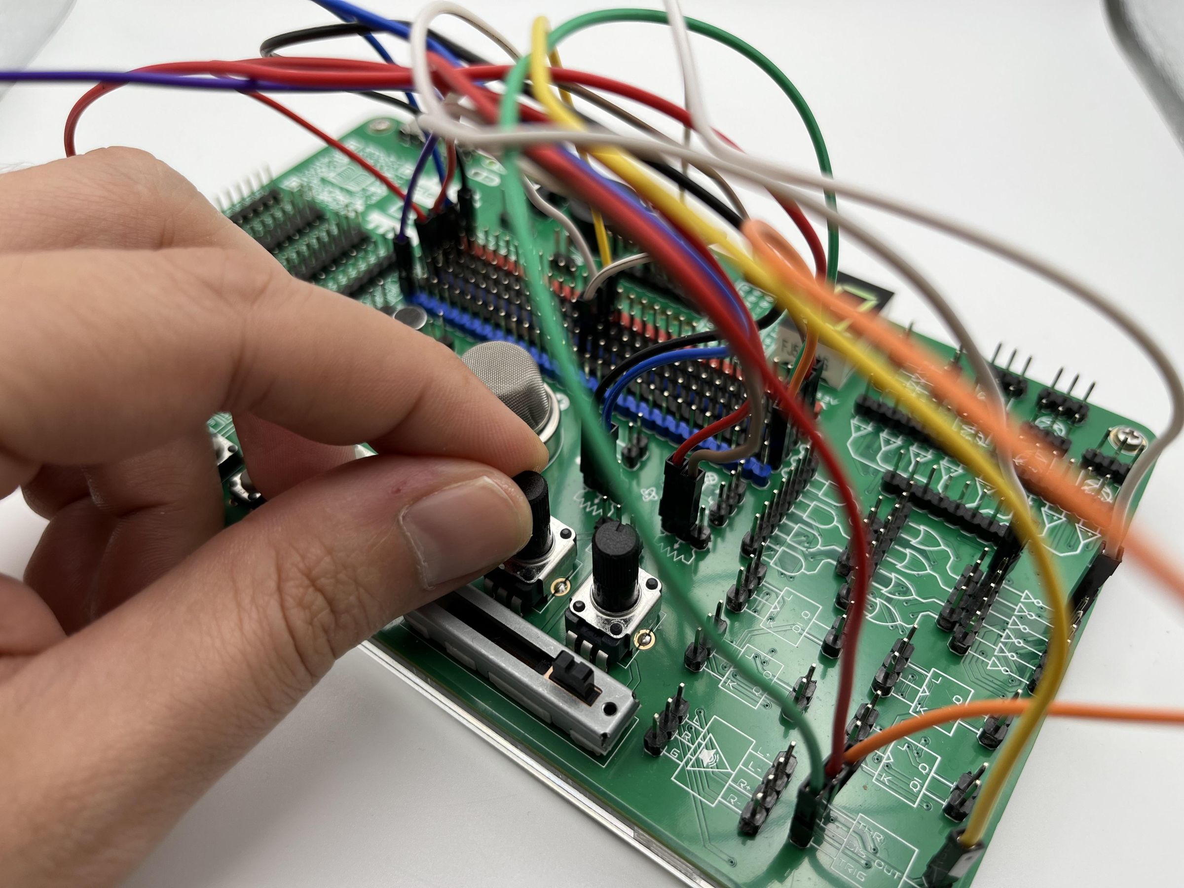 ElectroLab: the Ultimate Trainer for Analogic and Digital Electronics ...