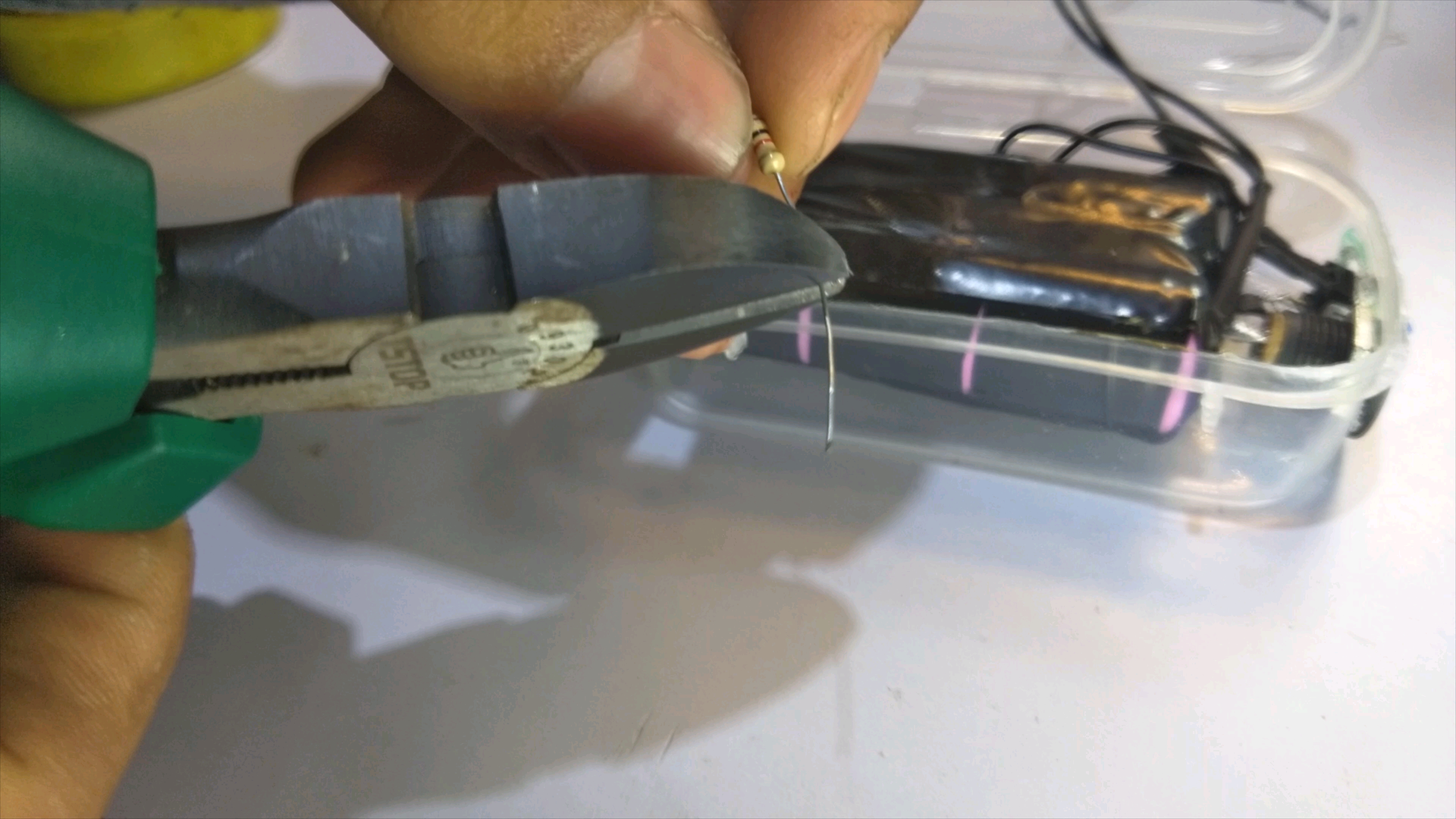 DIY LED FLASHLIGHT (SUPER BRIGHT) : 12 Steps (with Pictures ...