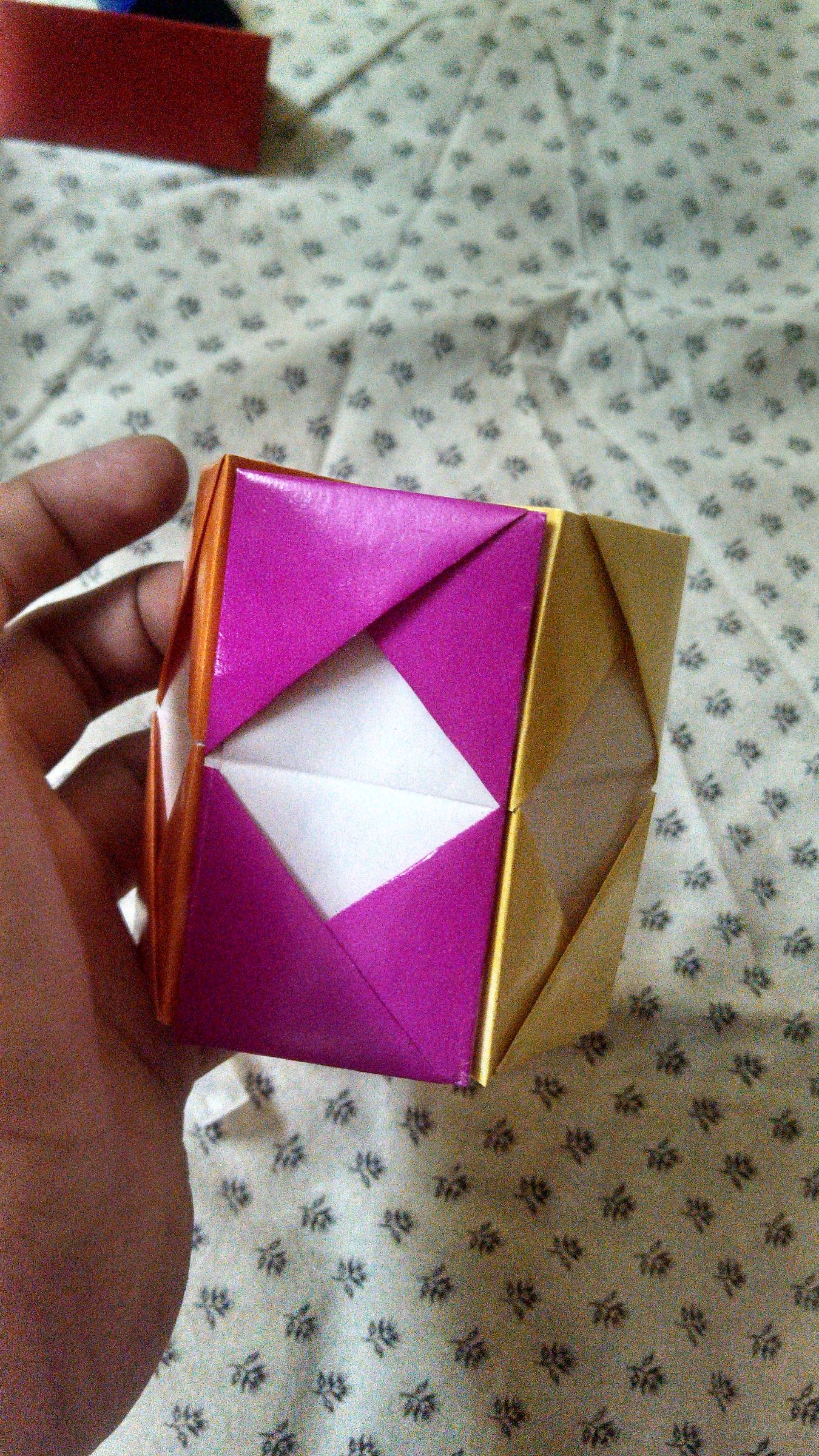 Origami Paper Pen Stand : 5 Steps - Instructables
