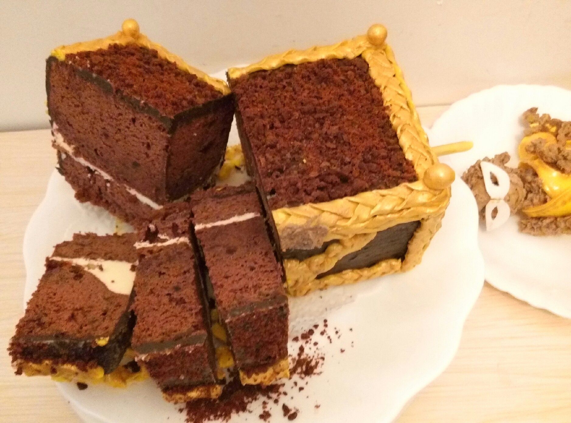 The Phantom of the Opera Monkey Music Box Cake : 9 Steps (with Pictures ...