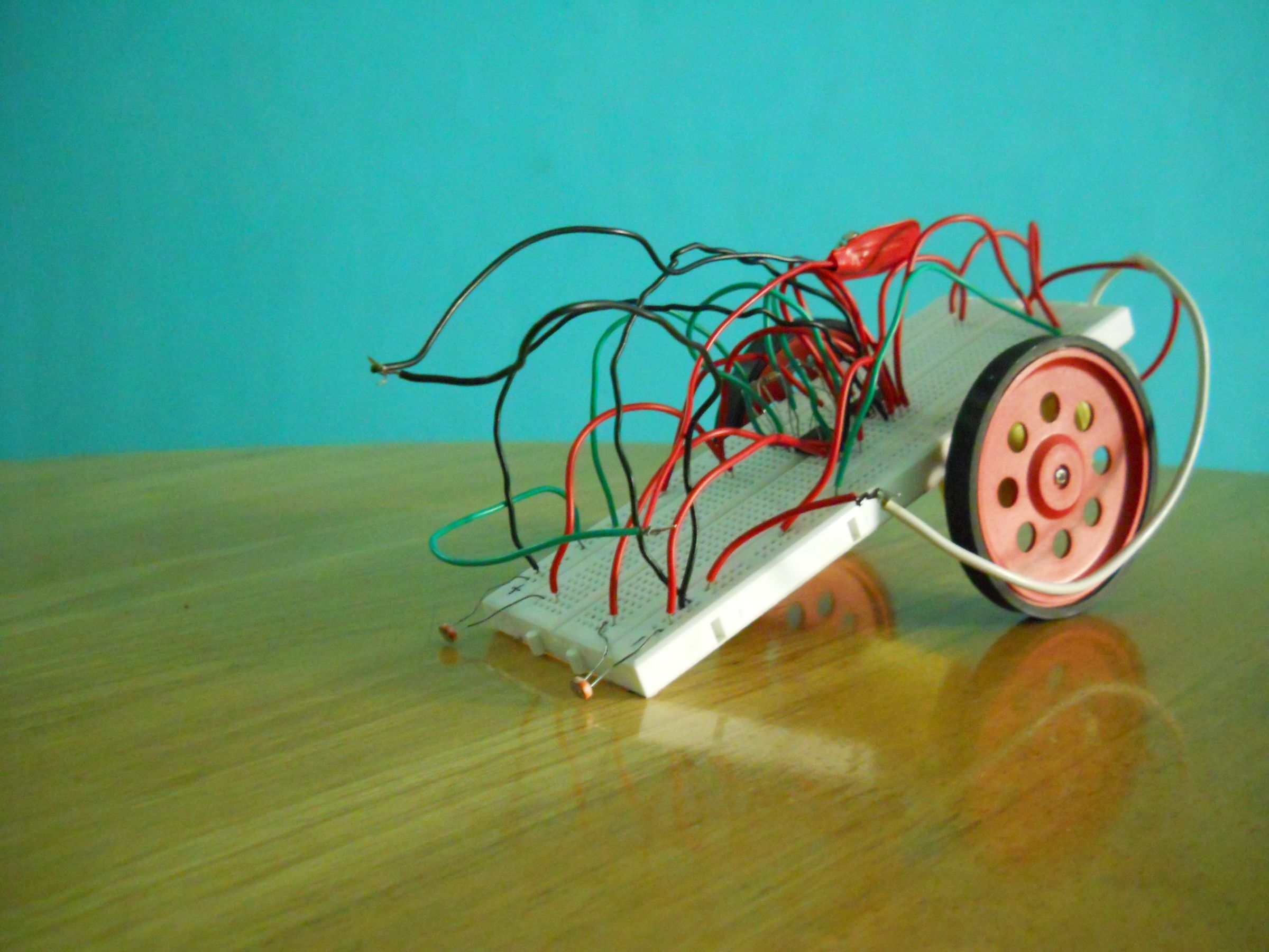 555 Timer Based Light Seeking Robot : 9 Steps - Instructables