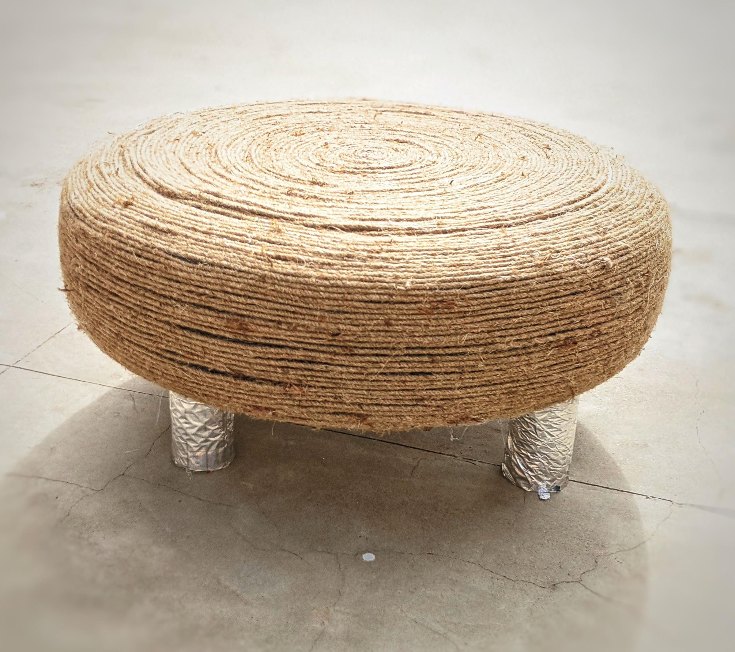 DIY Recycled Coffee Table Under 5$ : 4 Steps - Instructables