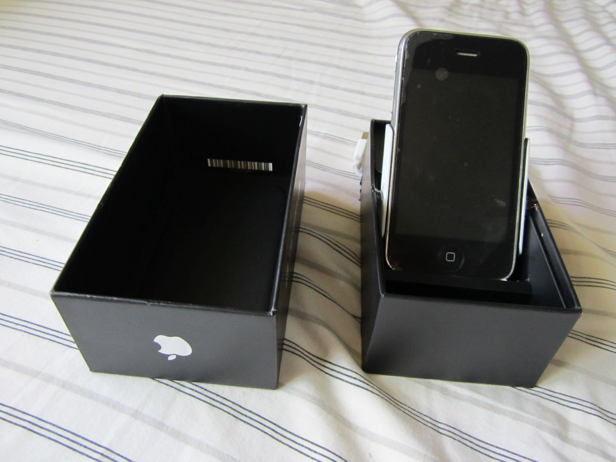 IPhone Docking Station (Simple/Cheap) : 5 Steps - Instructables