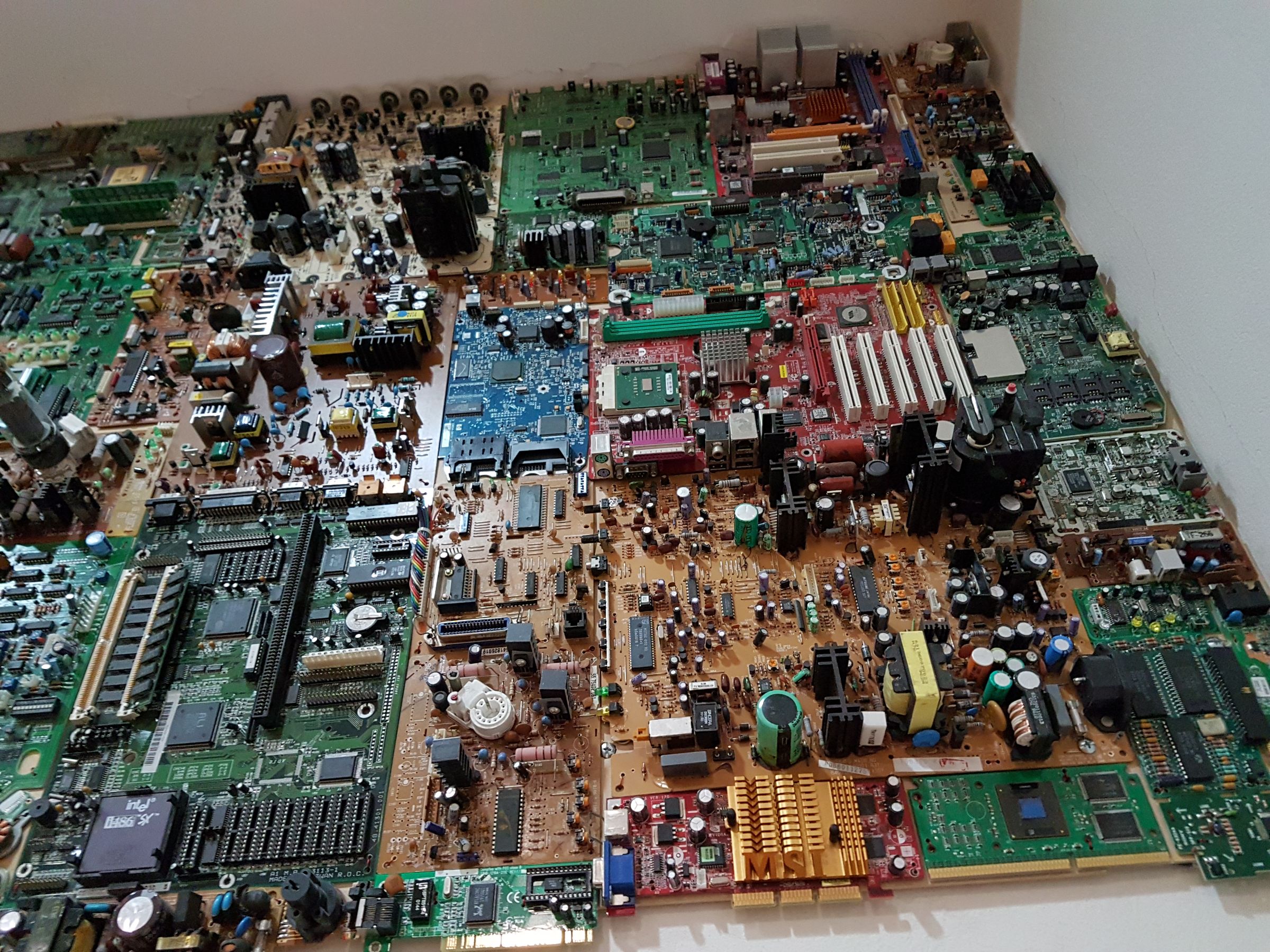 PCB Circuit Wall : 7 Steps (with Pictures) - Instructables