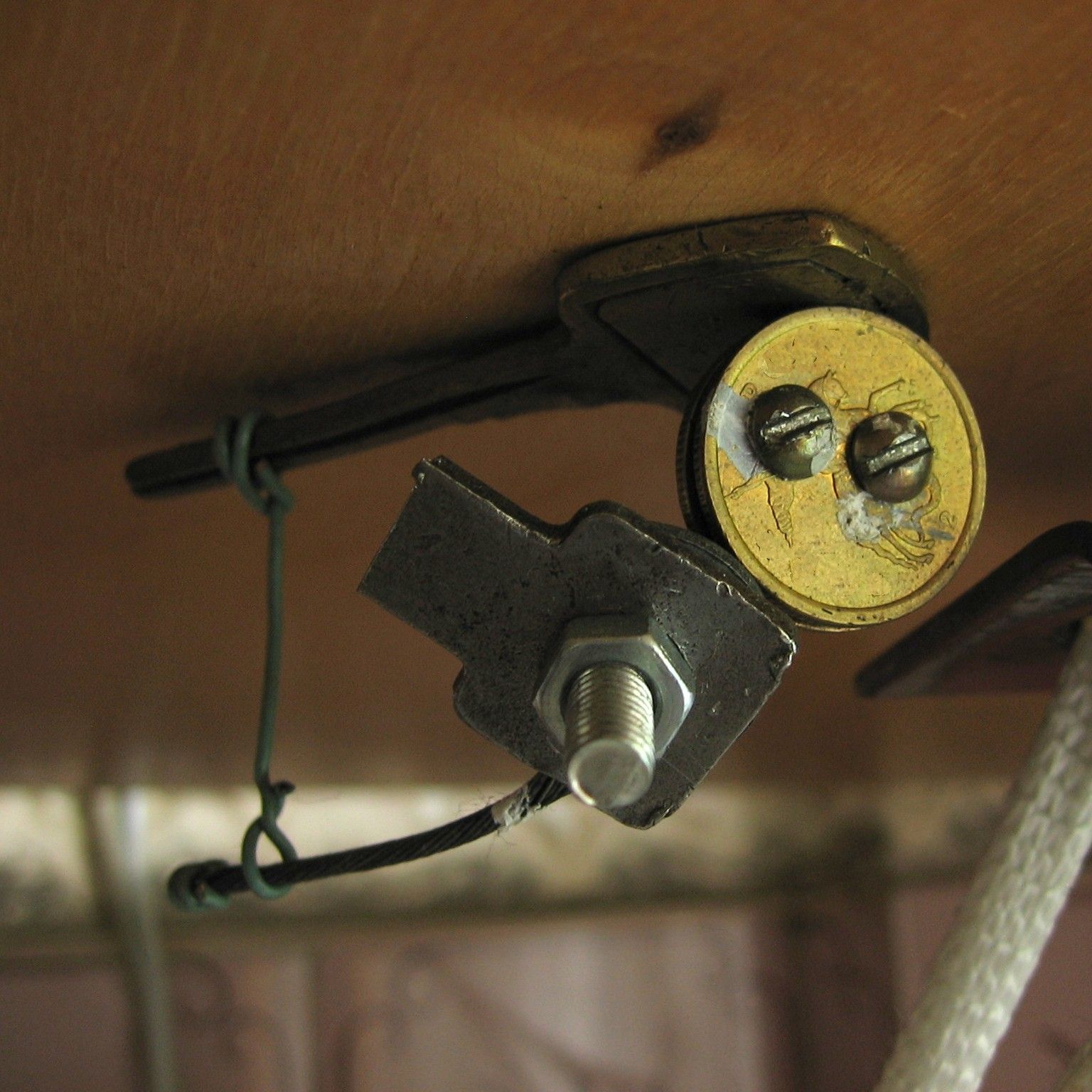 Wall Mount for CRT Monitor - Instructables