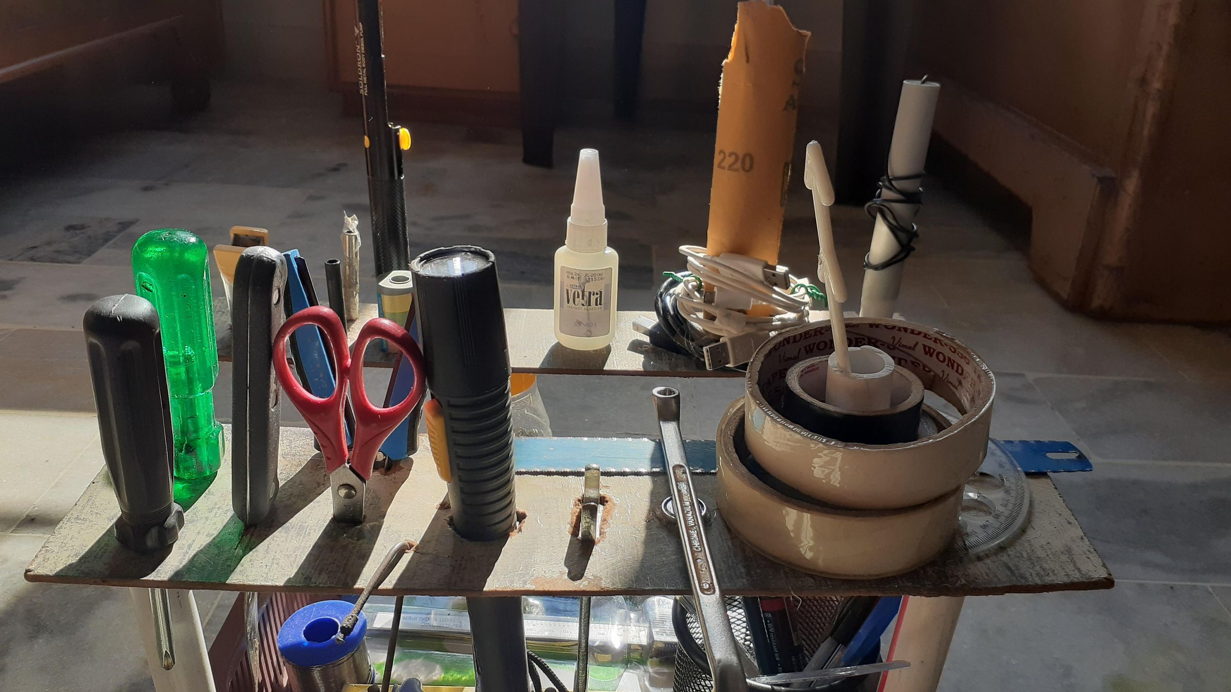 LAB BENCH TOOL HOLDER : 8 Steps - Instructables