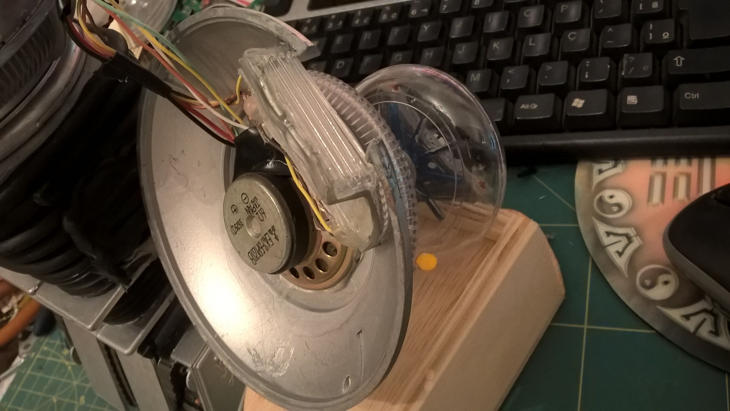 Robot B9 - " Lost in Space " Moebius : 6 Steps - Instructables