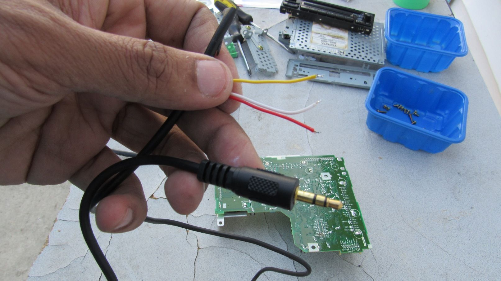 Auxiliary CD Stereo Input Hack : 6 Steps (with Pictures) - Instructables