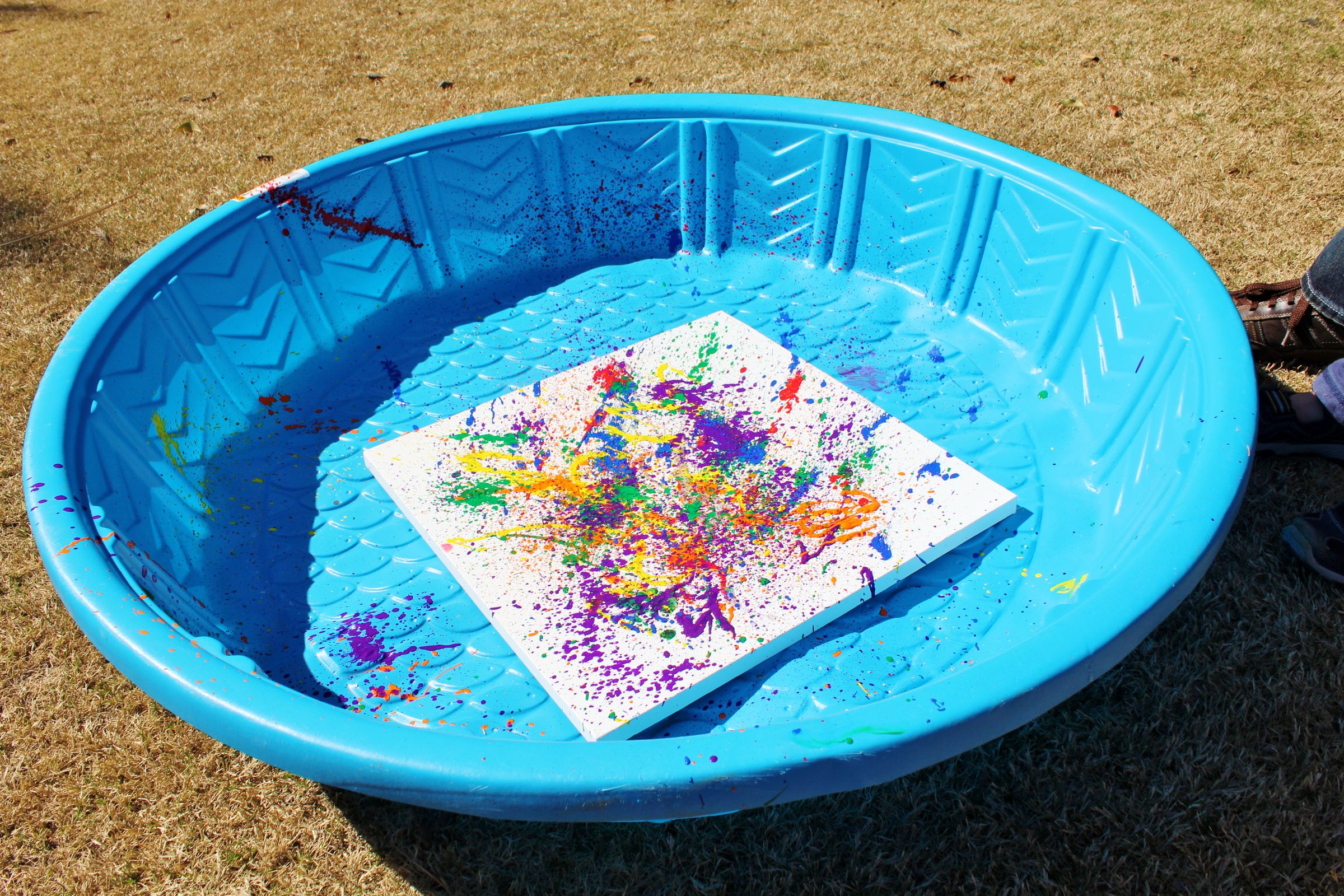 Outdoor Kids Activity: Spray Bottle Painting (with Pictures ...