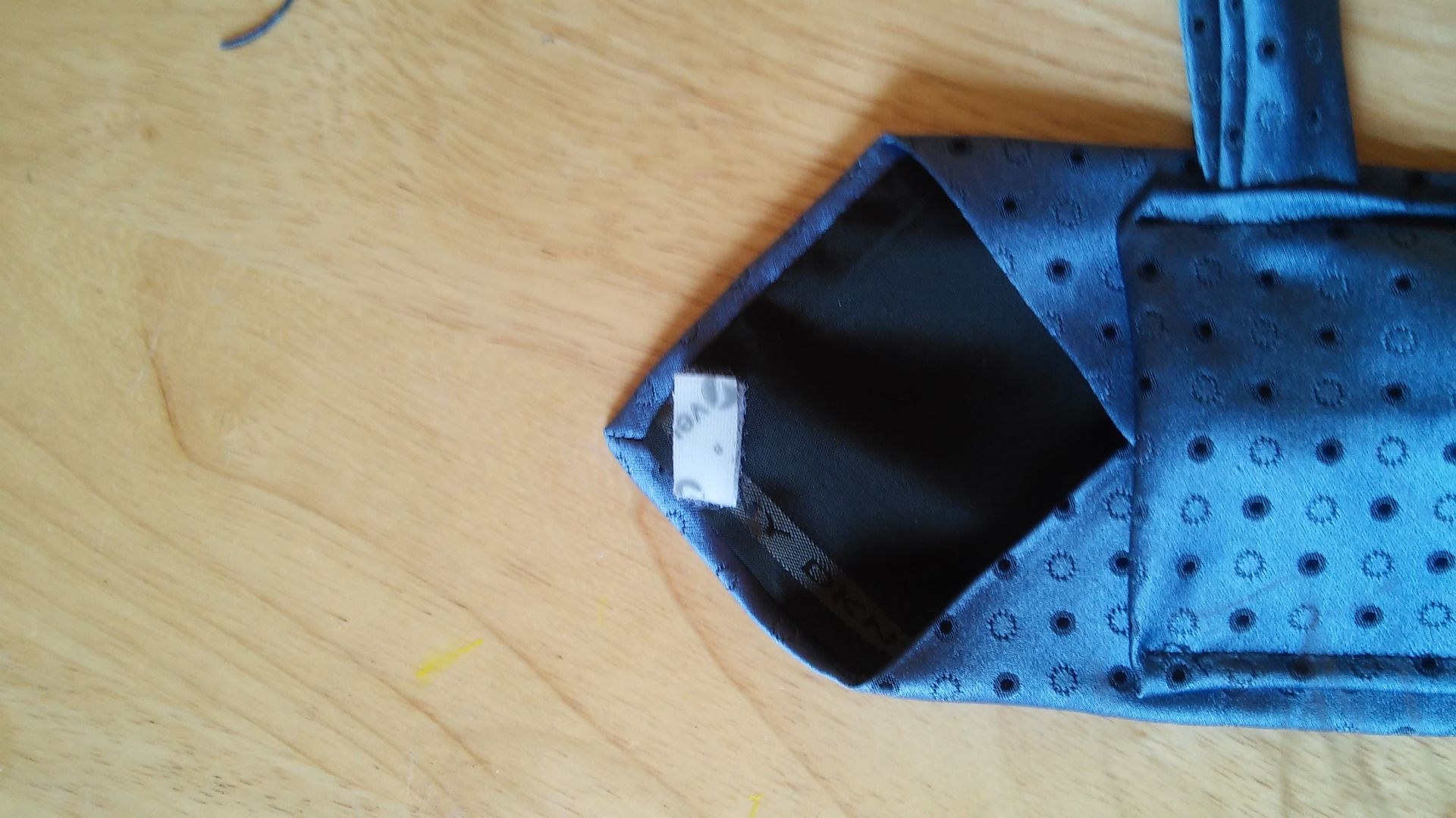 DIY Wallet With Old Ties : 8 Steps (with Pictures) - Instructables