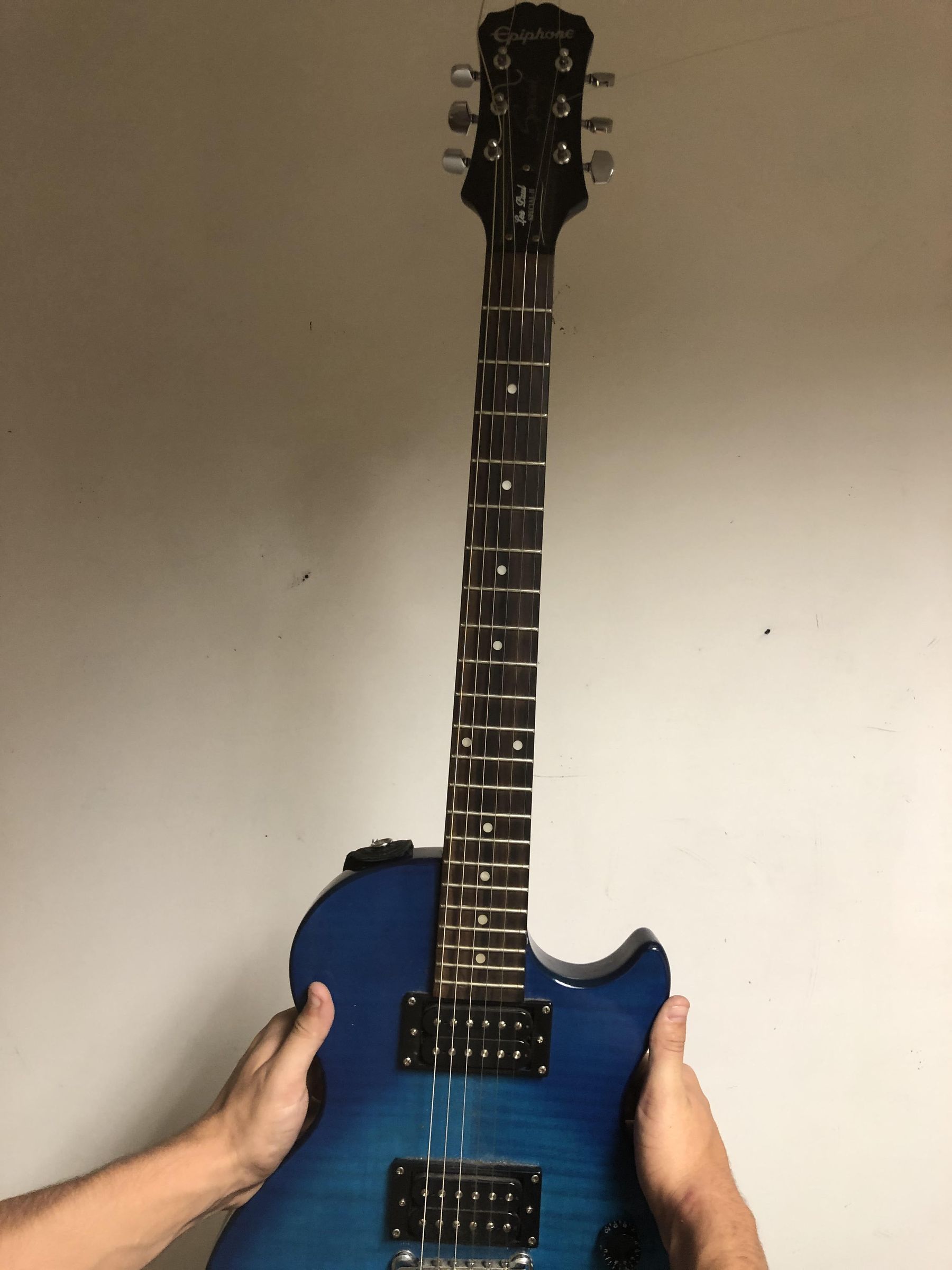 How to Restring a Guitar : 12 Steps - Instructables